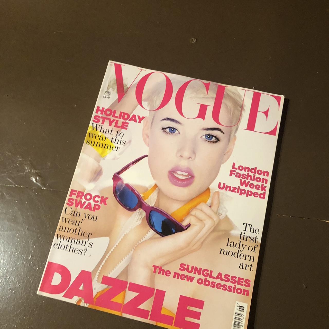 2007 Vogue magazine - Depop