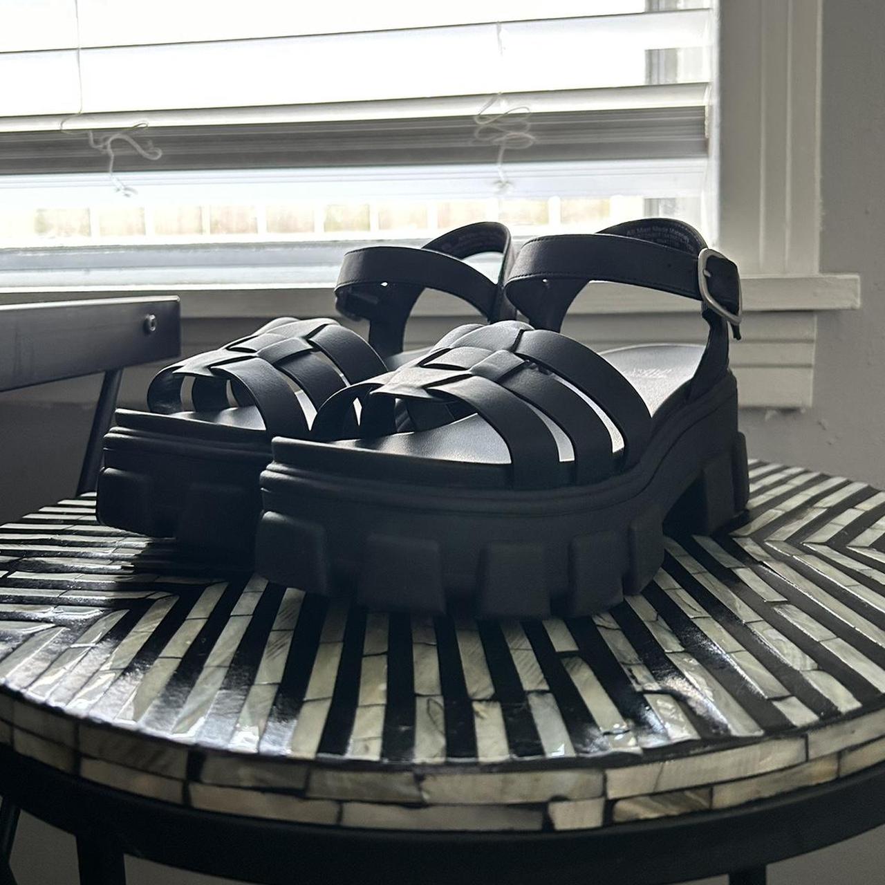 super cute platform sandals to make any outfit pop... - Depop