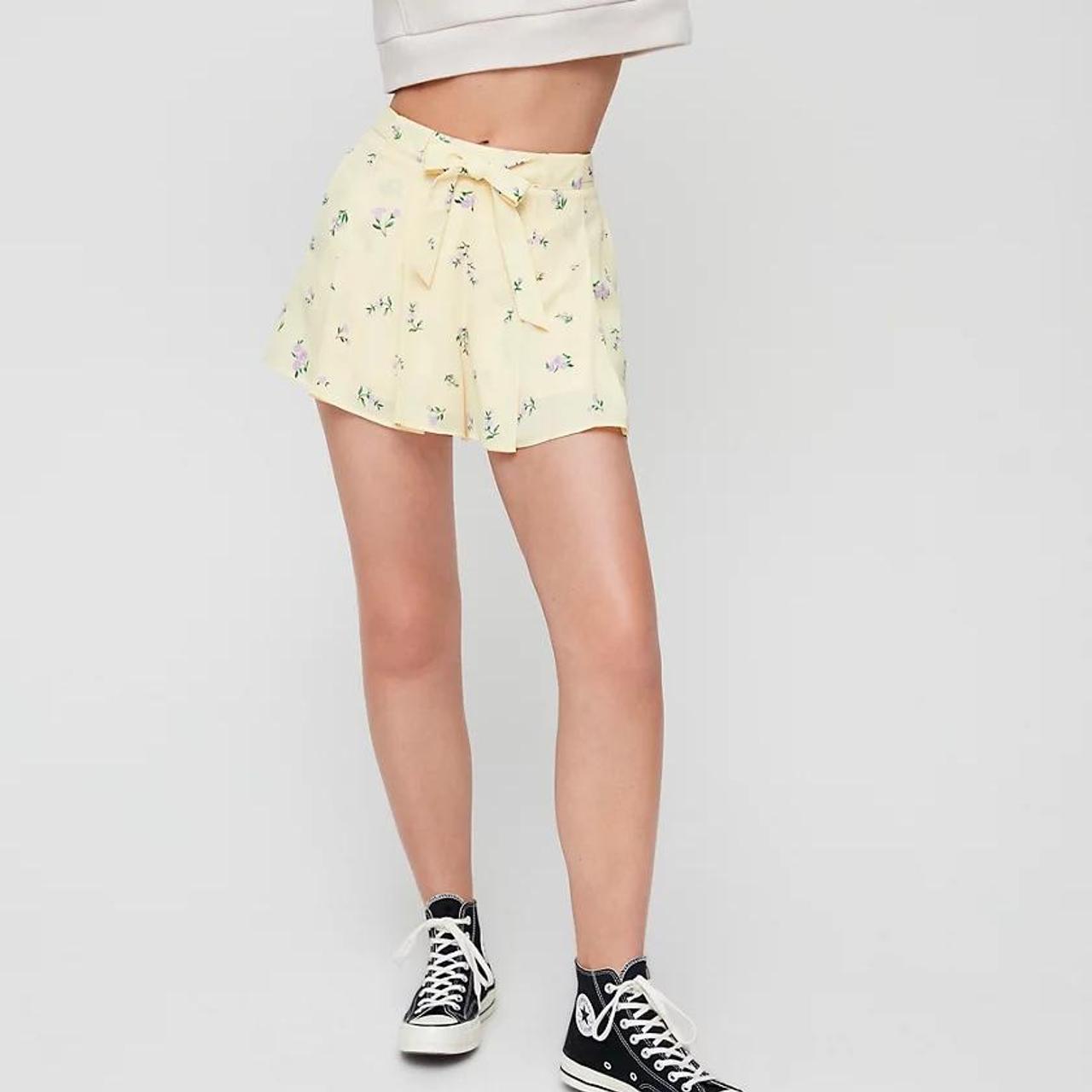 Aritzia floral yellow skort with pockets - Depop