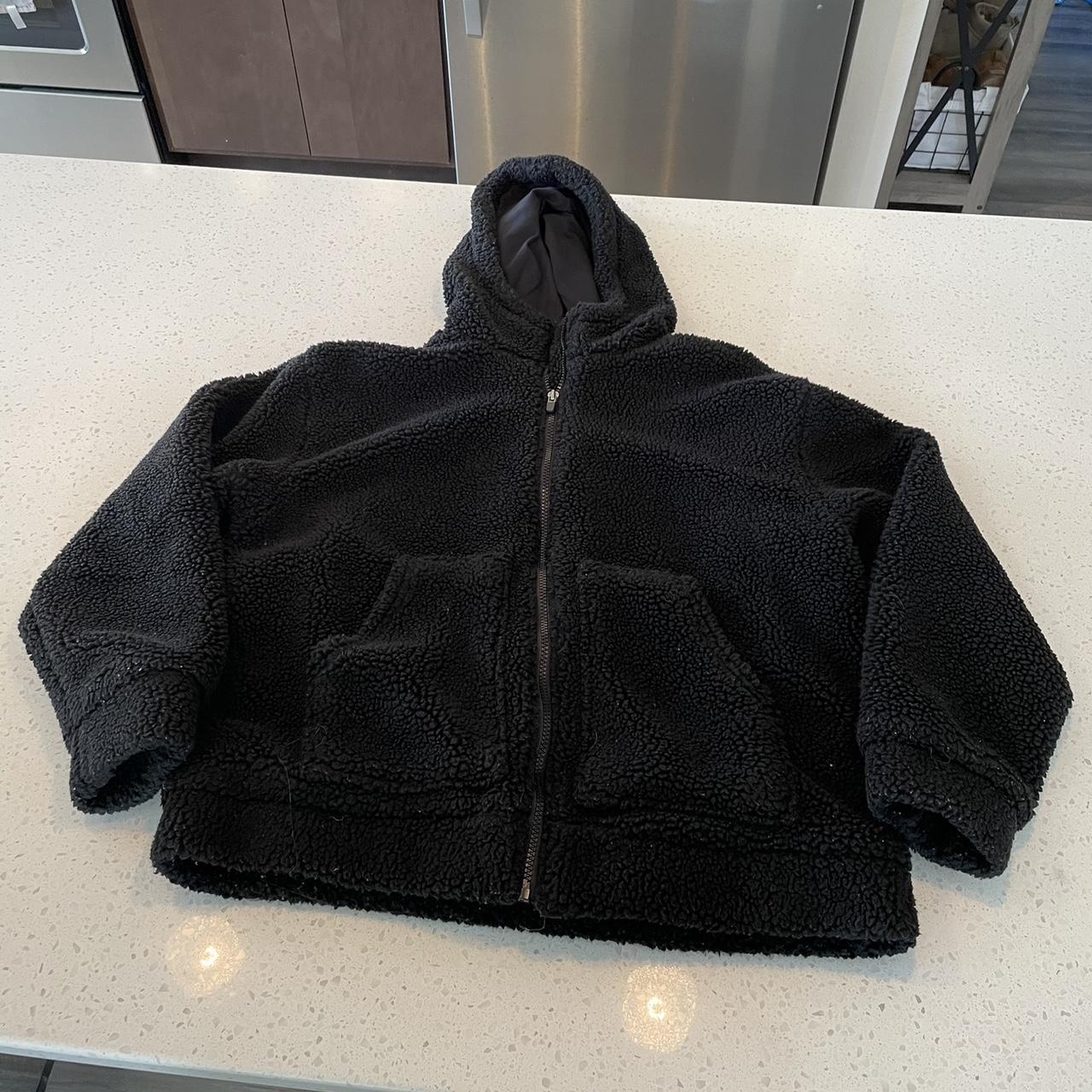Black fleece fabletics zip up Size women’s medium - Depop