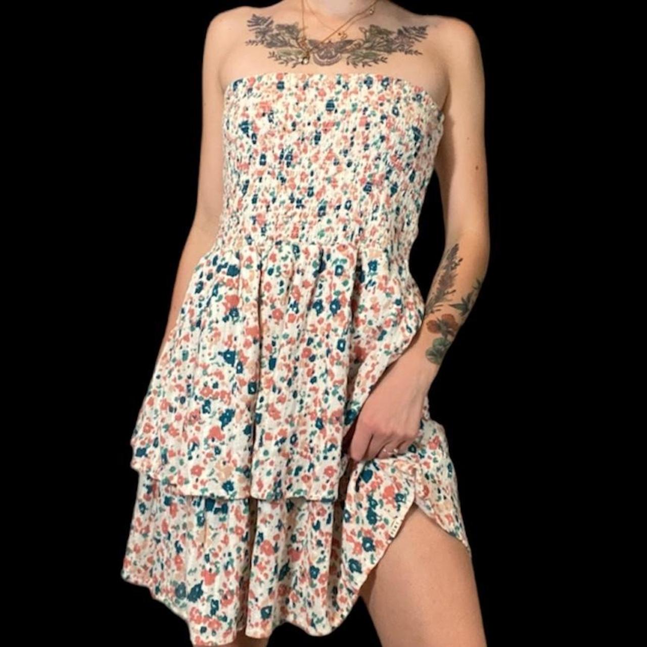 Roxy Strapless Dress Super cute, summer vibes Very... - Depop