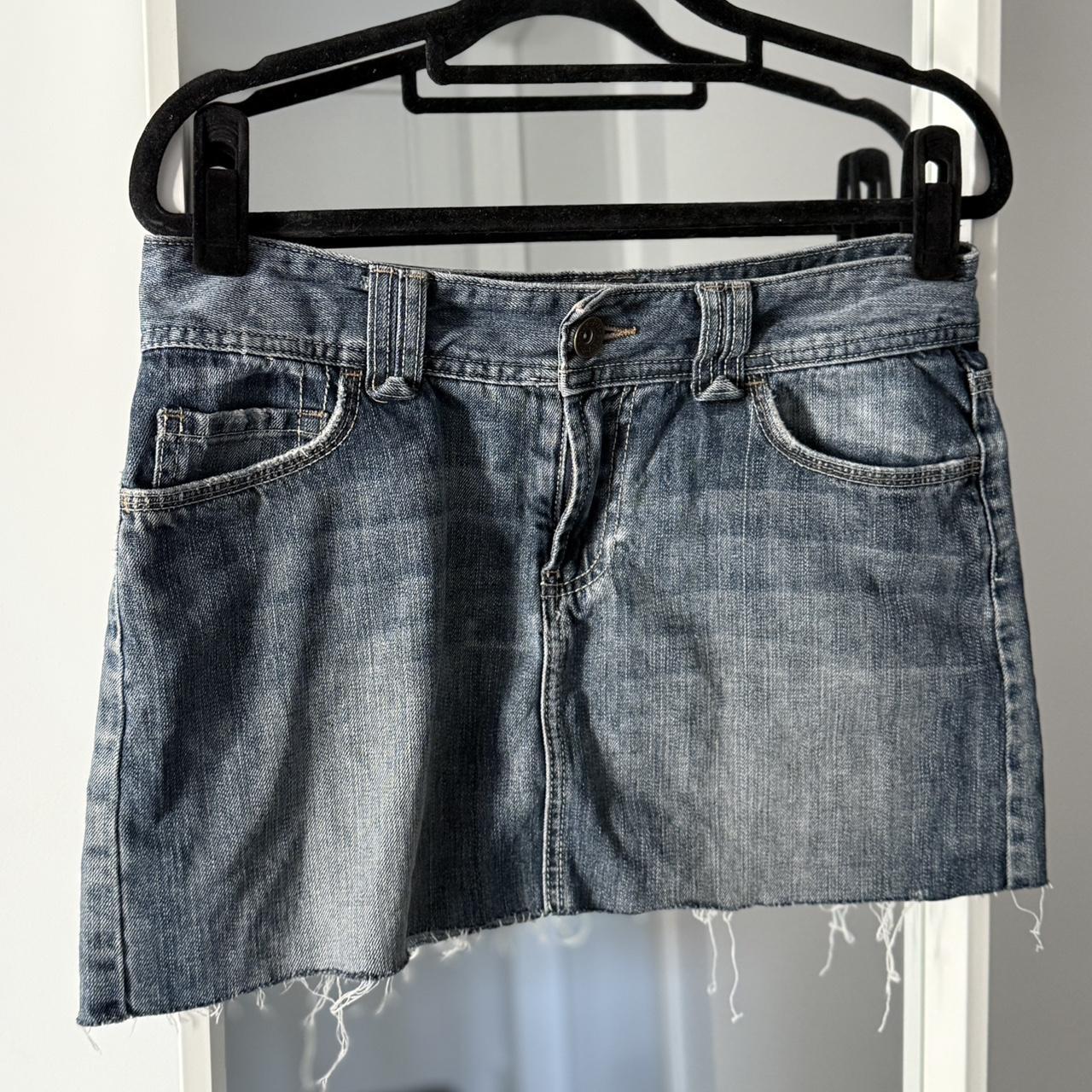 Low rise mini denim skirt ~ Size 10 ~ Thrifted... | Depop
