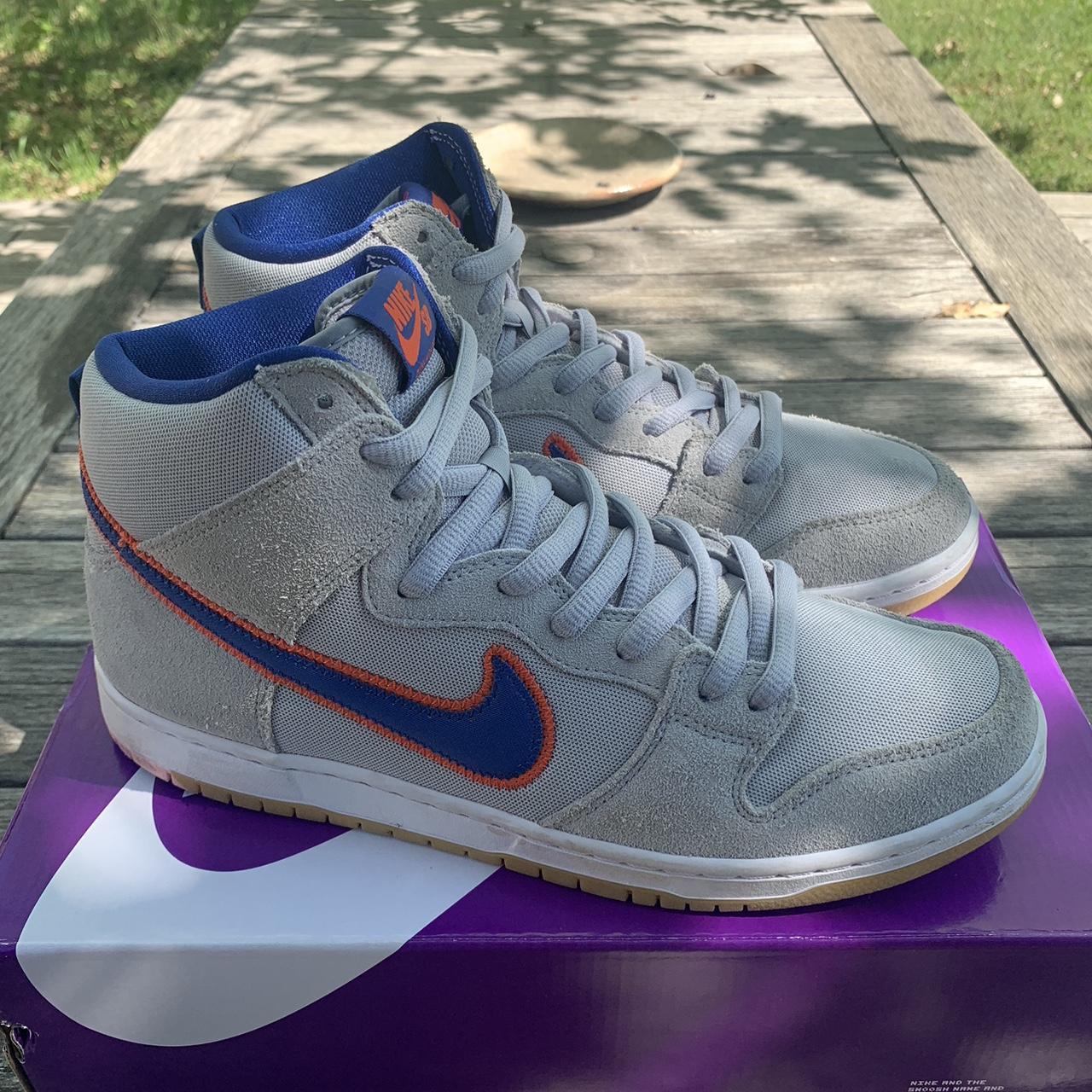 Nike Men's Grey and Blue Trainers | Depop