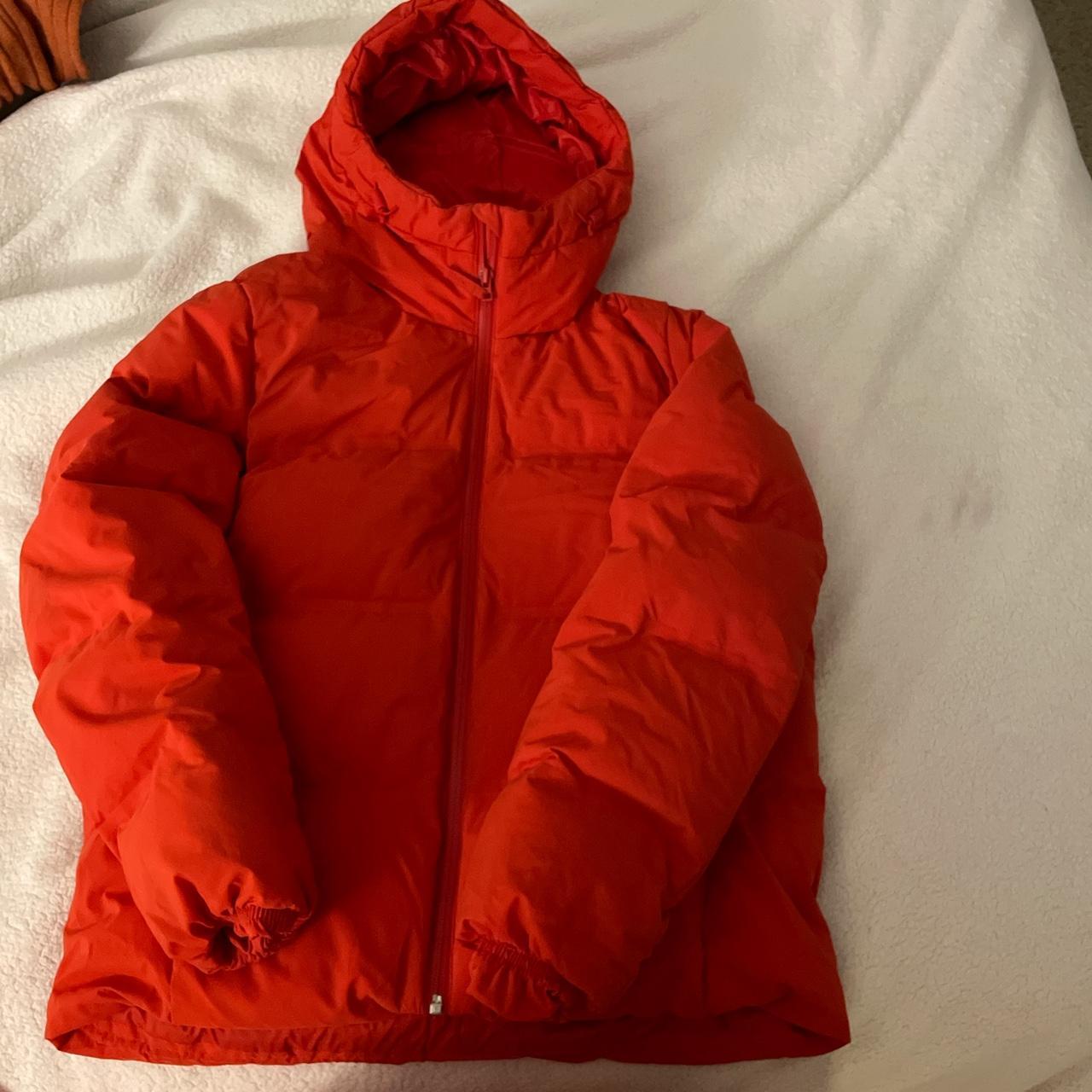 Xs uniqulo puffer in red Barely worn just a little... - Depop