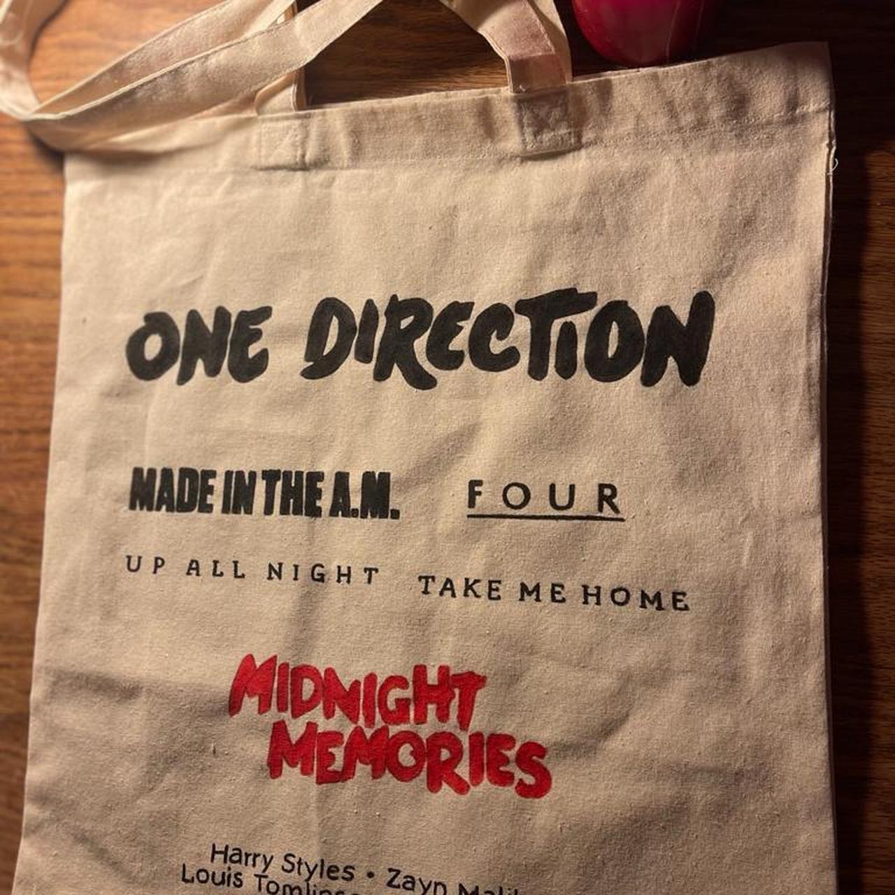 Women's Black and Red Bag | Depop