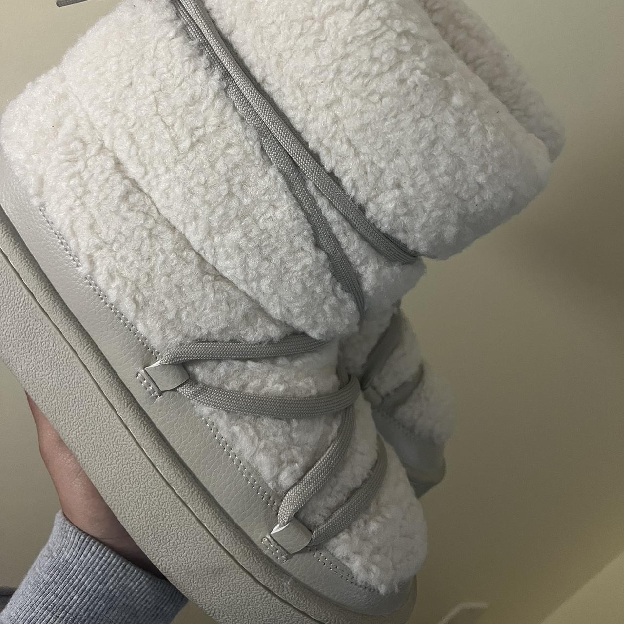 Moon boots look alike Size 8 In perfect condition... - Depop