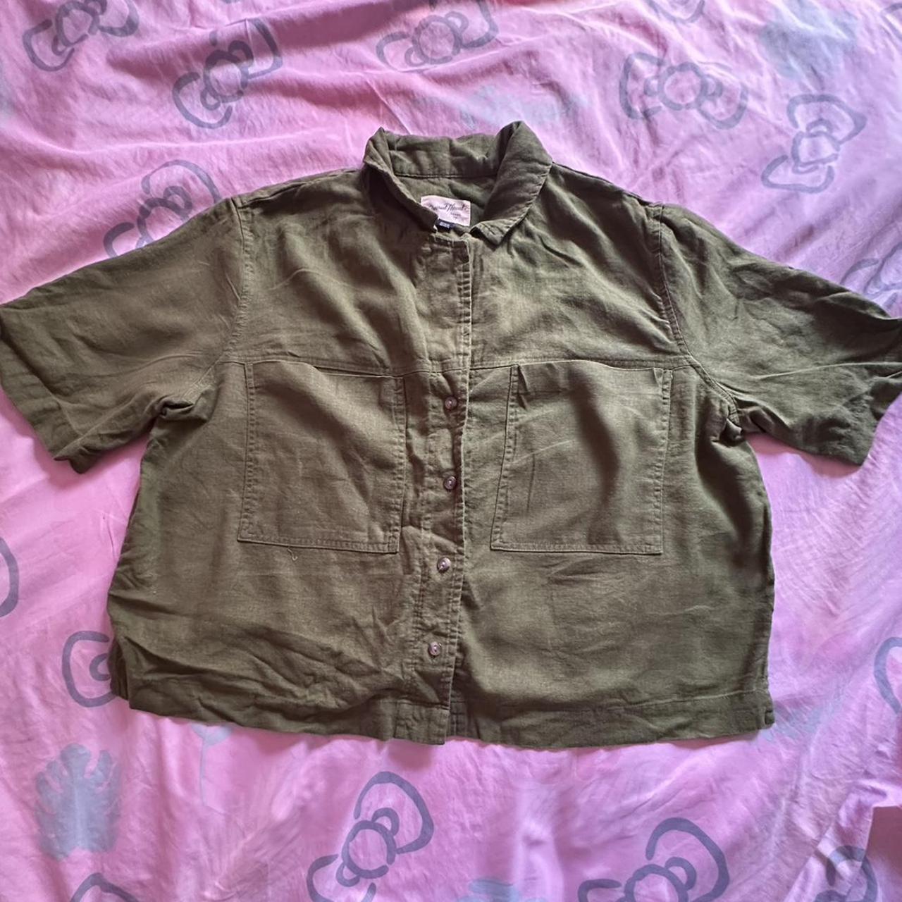 women’s olive green cropped button down short... - Depop