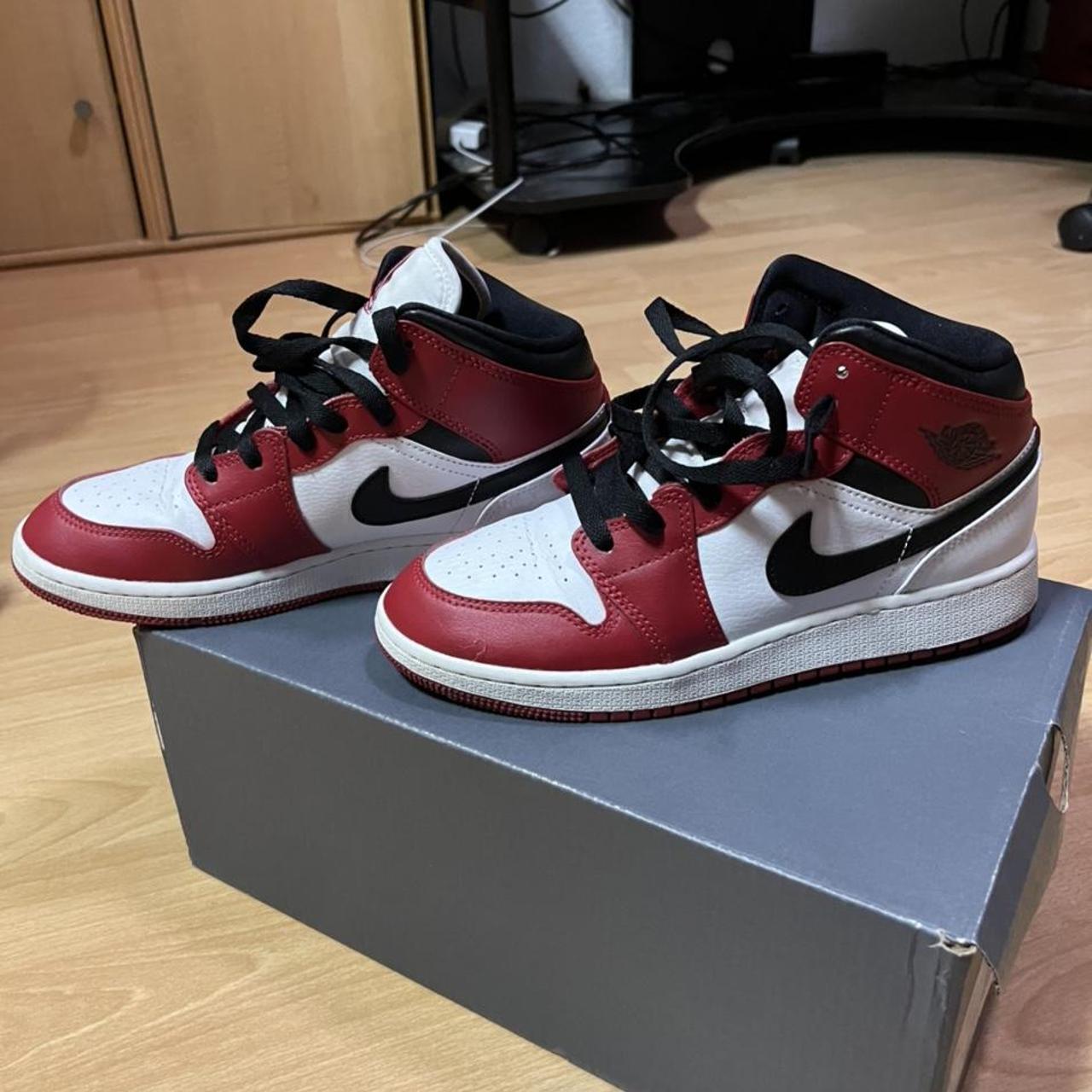 Nike Women's Red and White Trainers | Depop