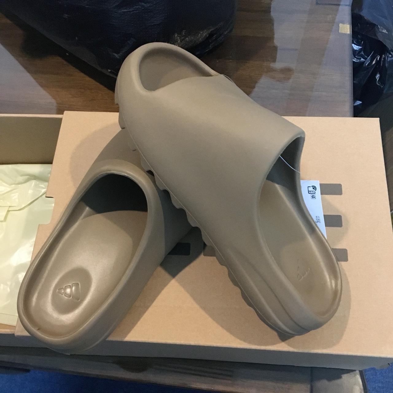 Women shoes yeezy slides Have shoes box - Depop