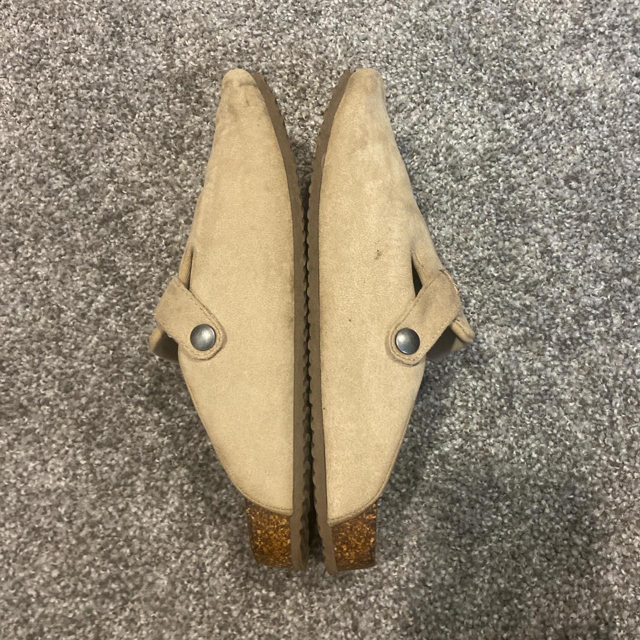 Tan and cream suede clogs women’s size 9 - Depop