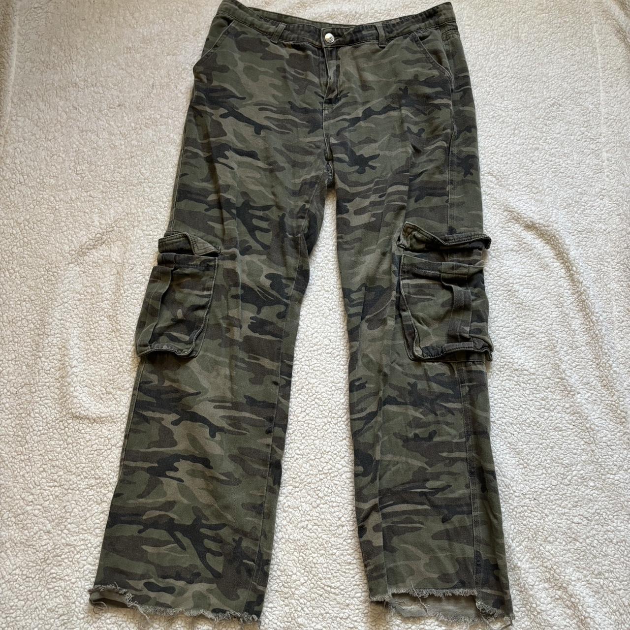 Low rise camo cargo pants Waist - 30” - Depop