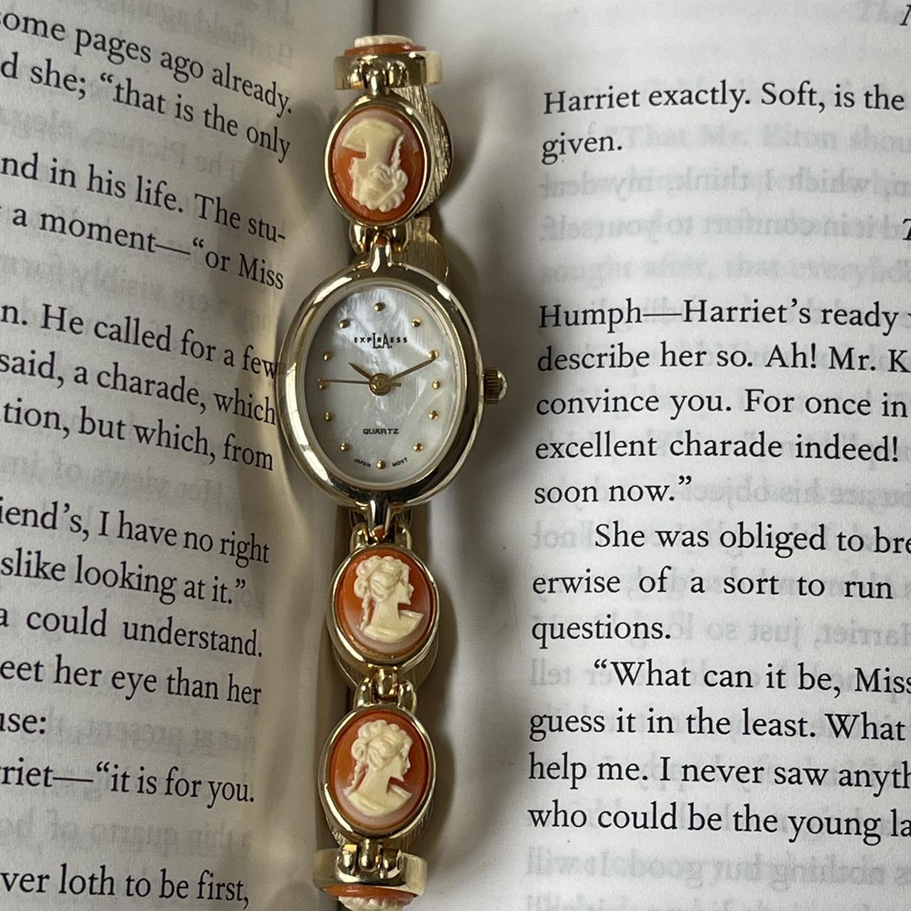 Vintage LA express cameo chain link watch Gorgeous... - Depop