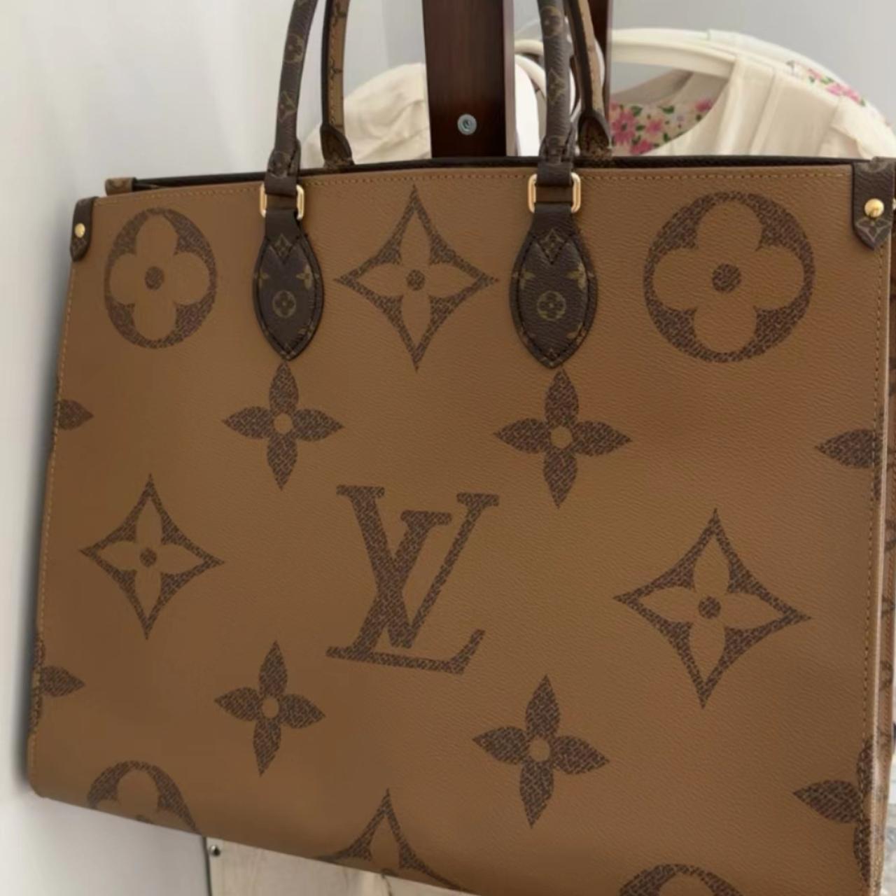 Louis Vuitton ONTHEGO Medium Handbag Tote Bag Tote... - Depop