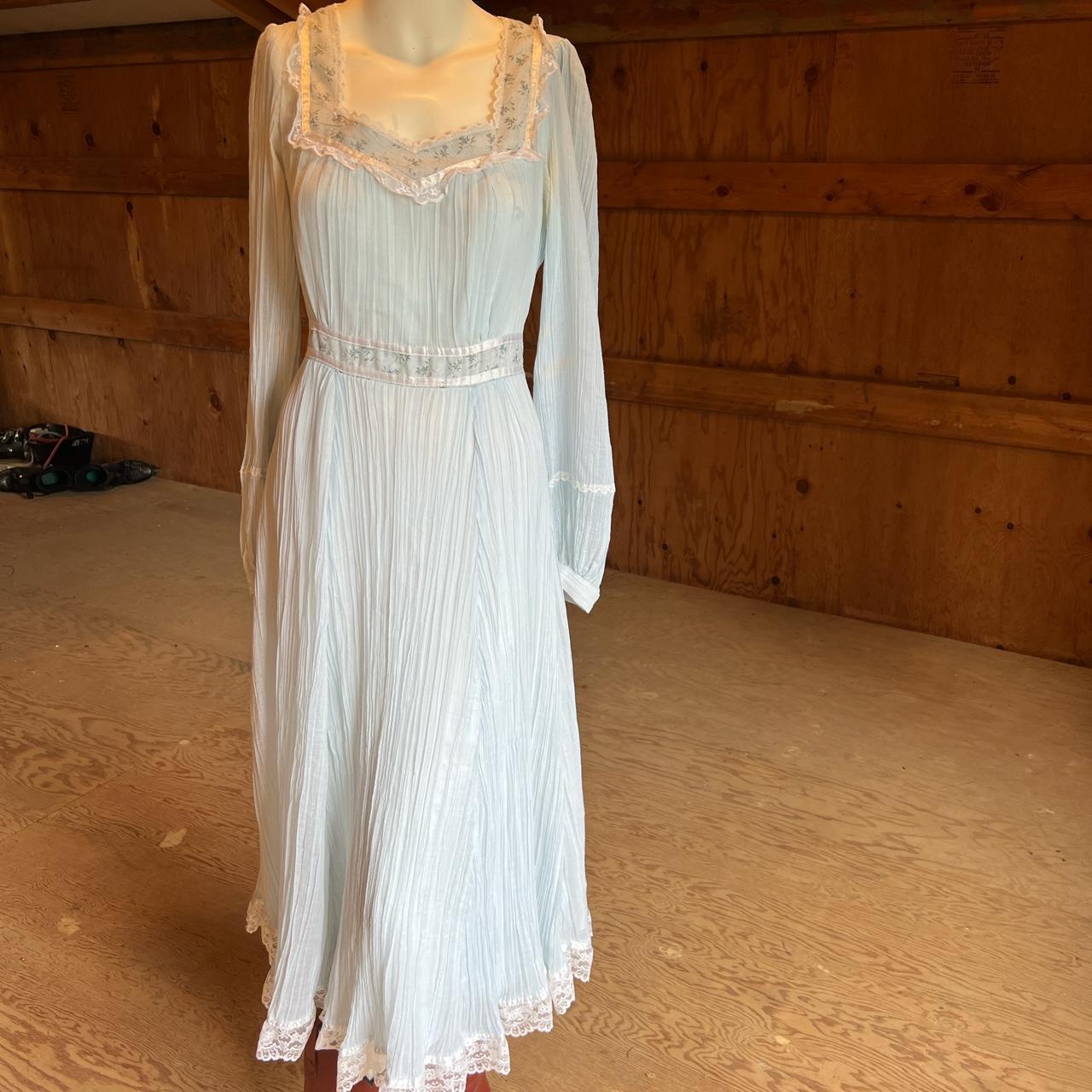 Gunne Sax Women's Blue and White Dress | Depop