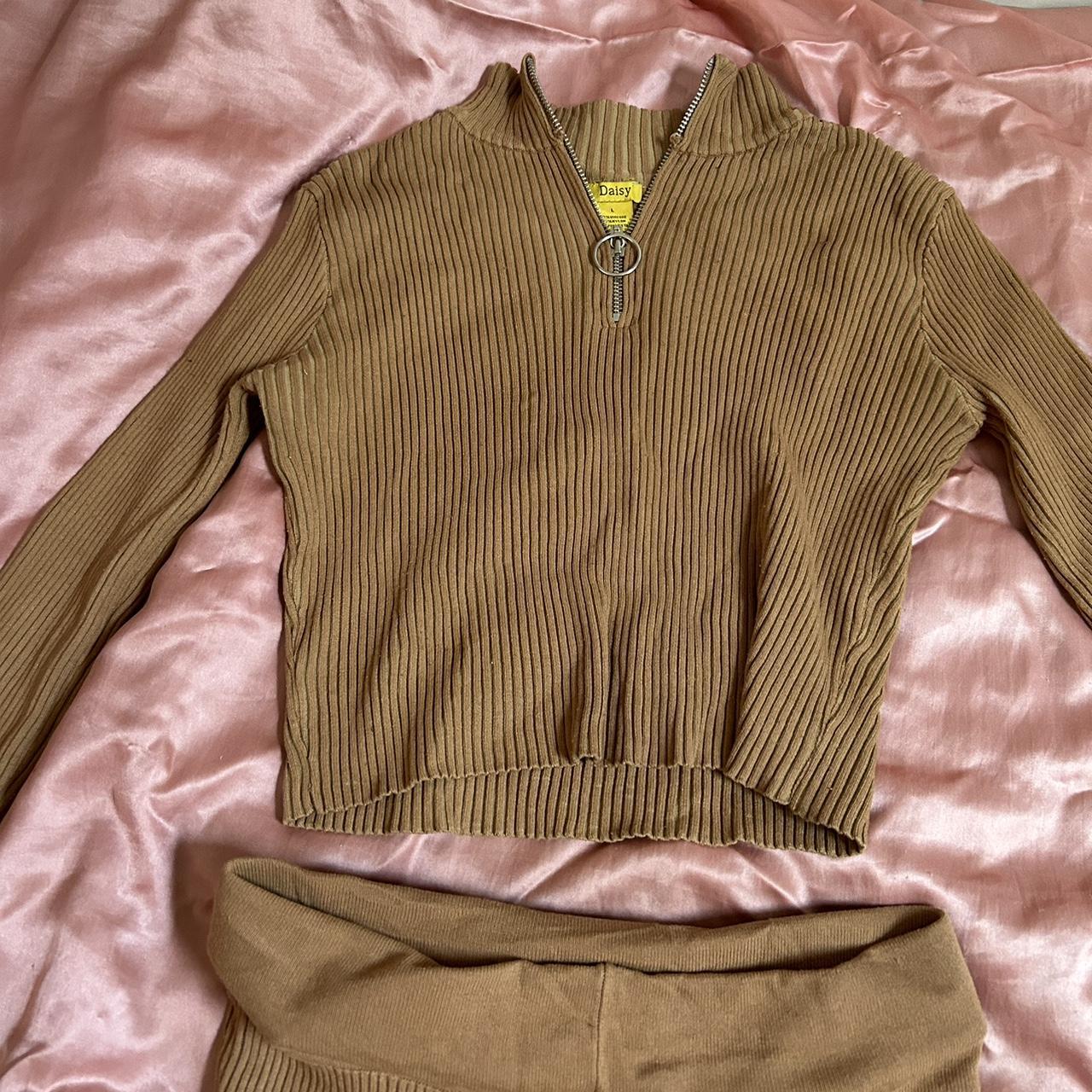 Tan Daisy tracksuit size large never worn - Depop