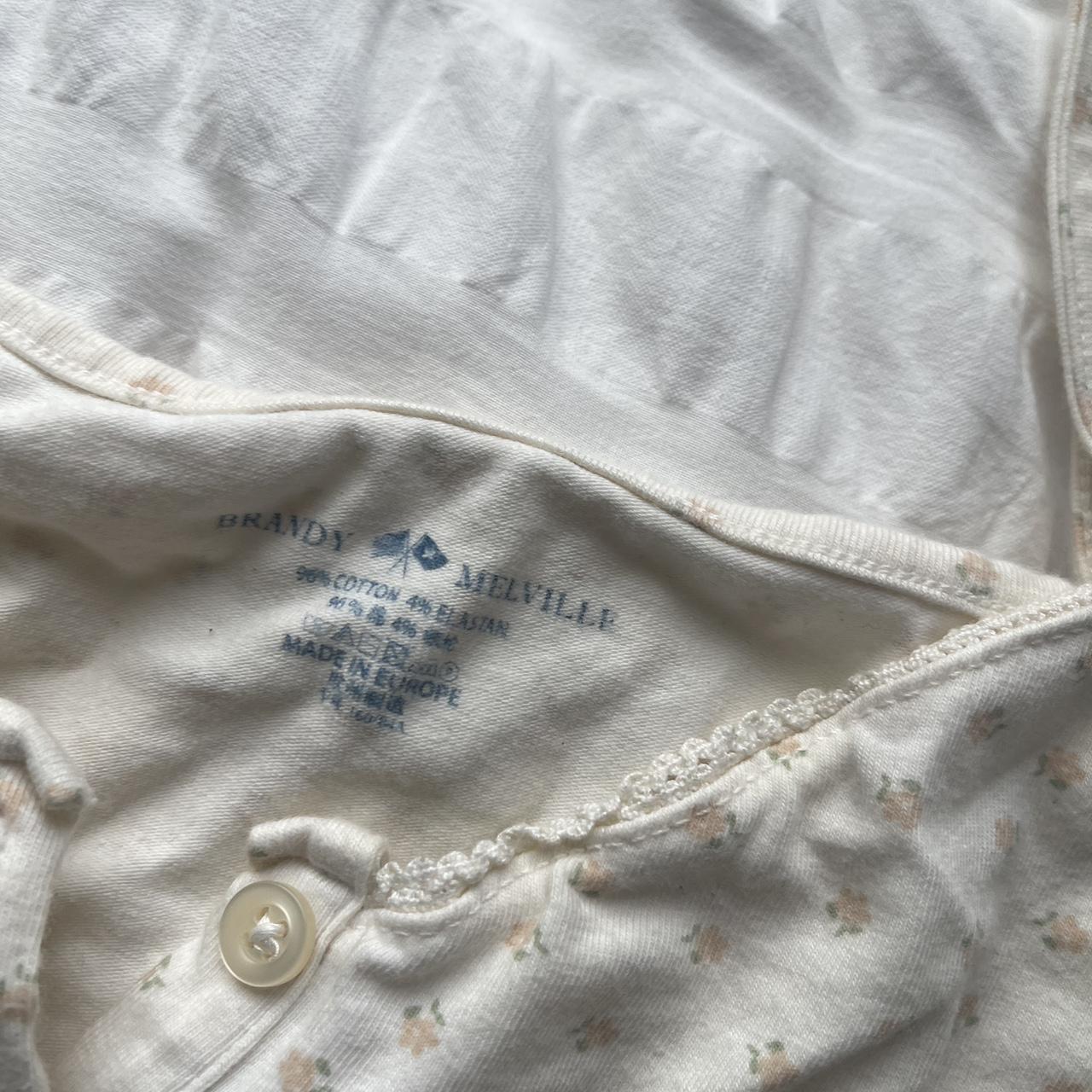 brandy floral tank with buttons !! very flattering... - Depop