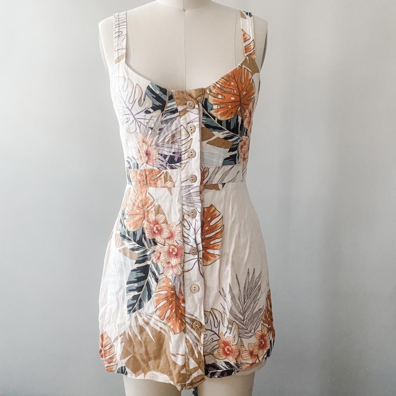 The island vibes are here with this stunning... - Depop