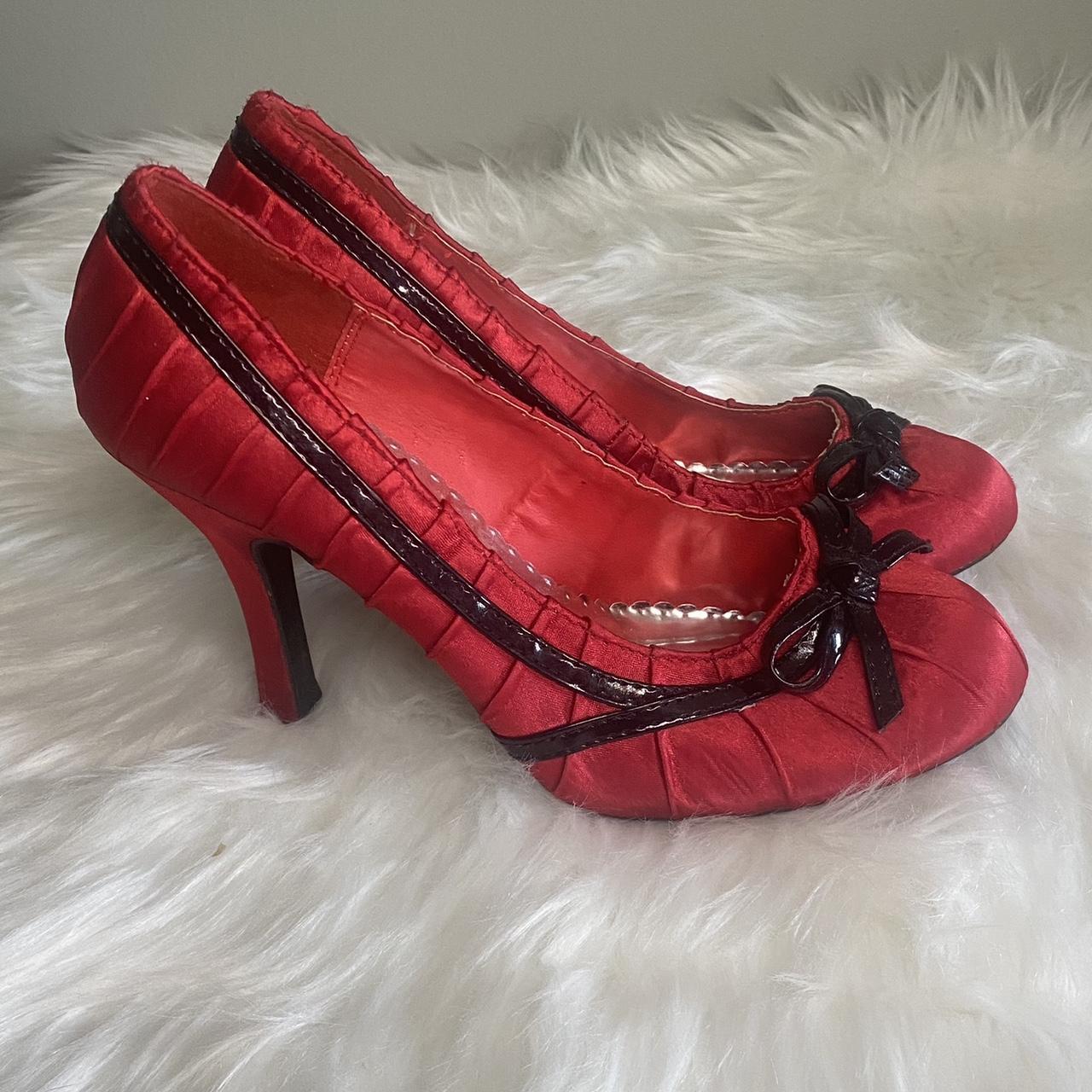 Deb Women's Red and Black Courts | Depop