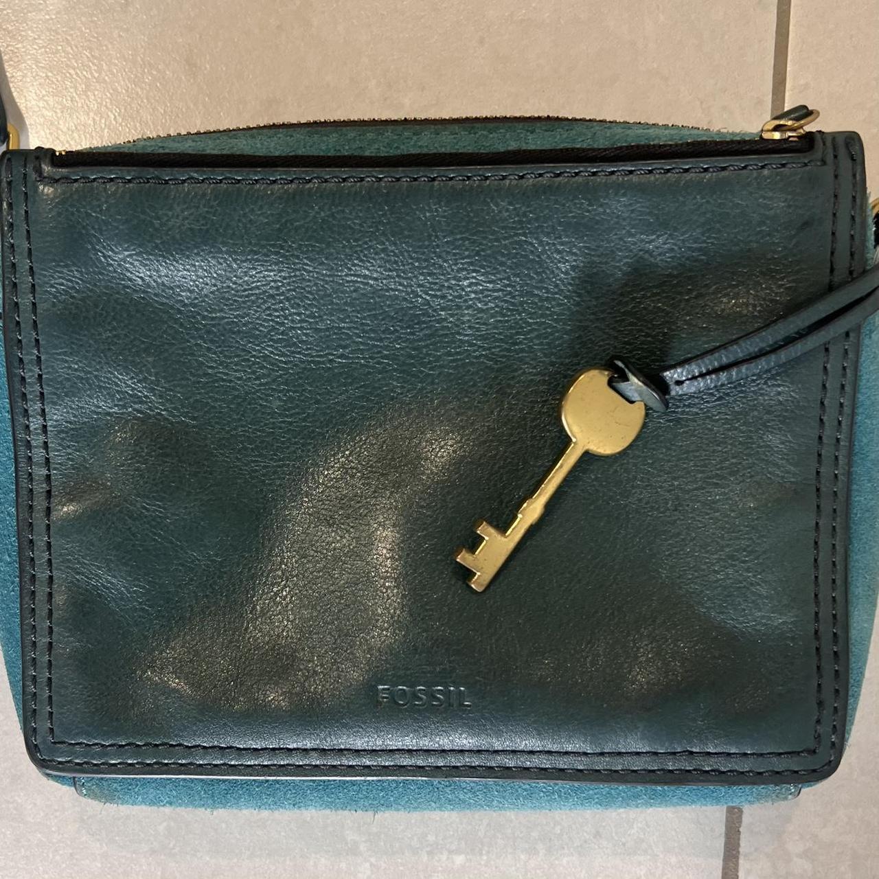Fossil bag has a small amount of wear but it is a... - Depop
