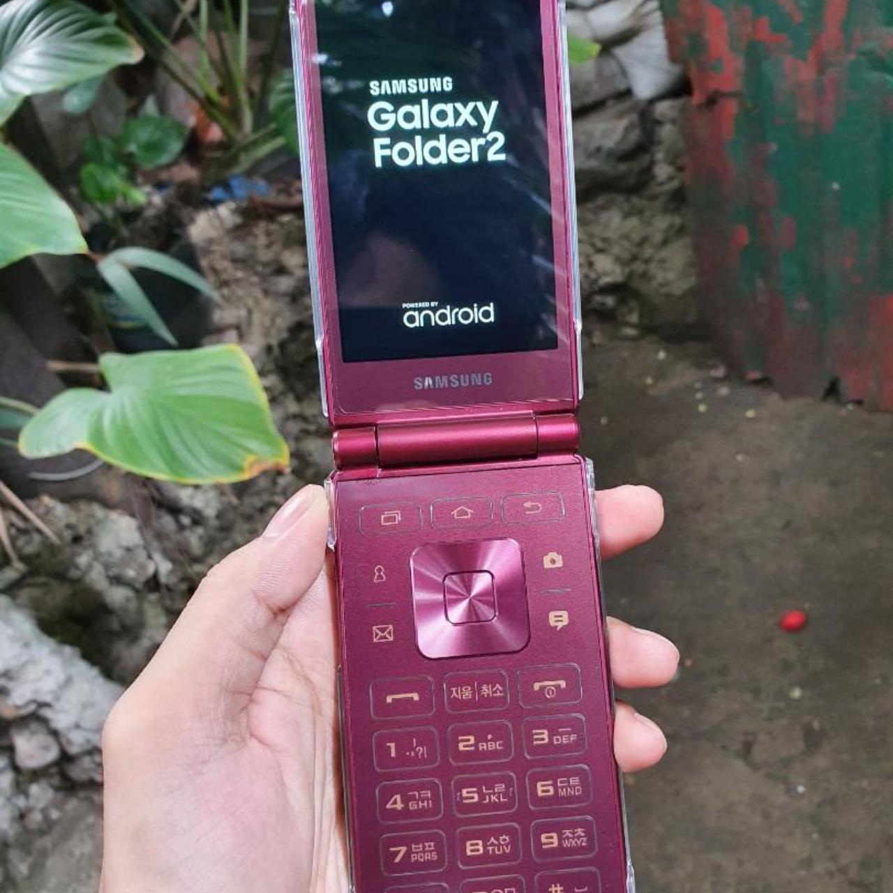 Samsung Galaxy Folder 2 G1650 is good for if you're... - Depop