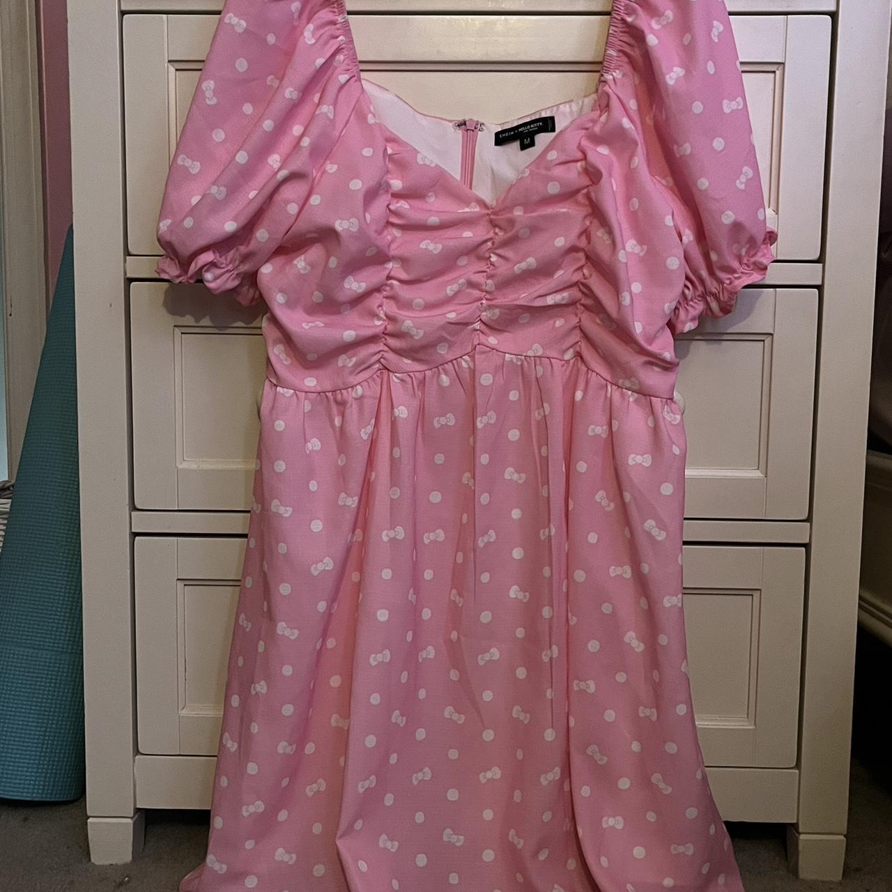 🎀 🎀 kawaii pink hello kitty dress in a size Md.... - Depop