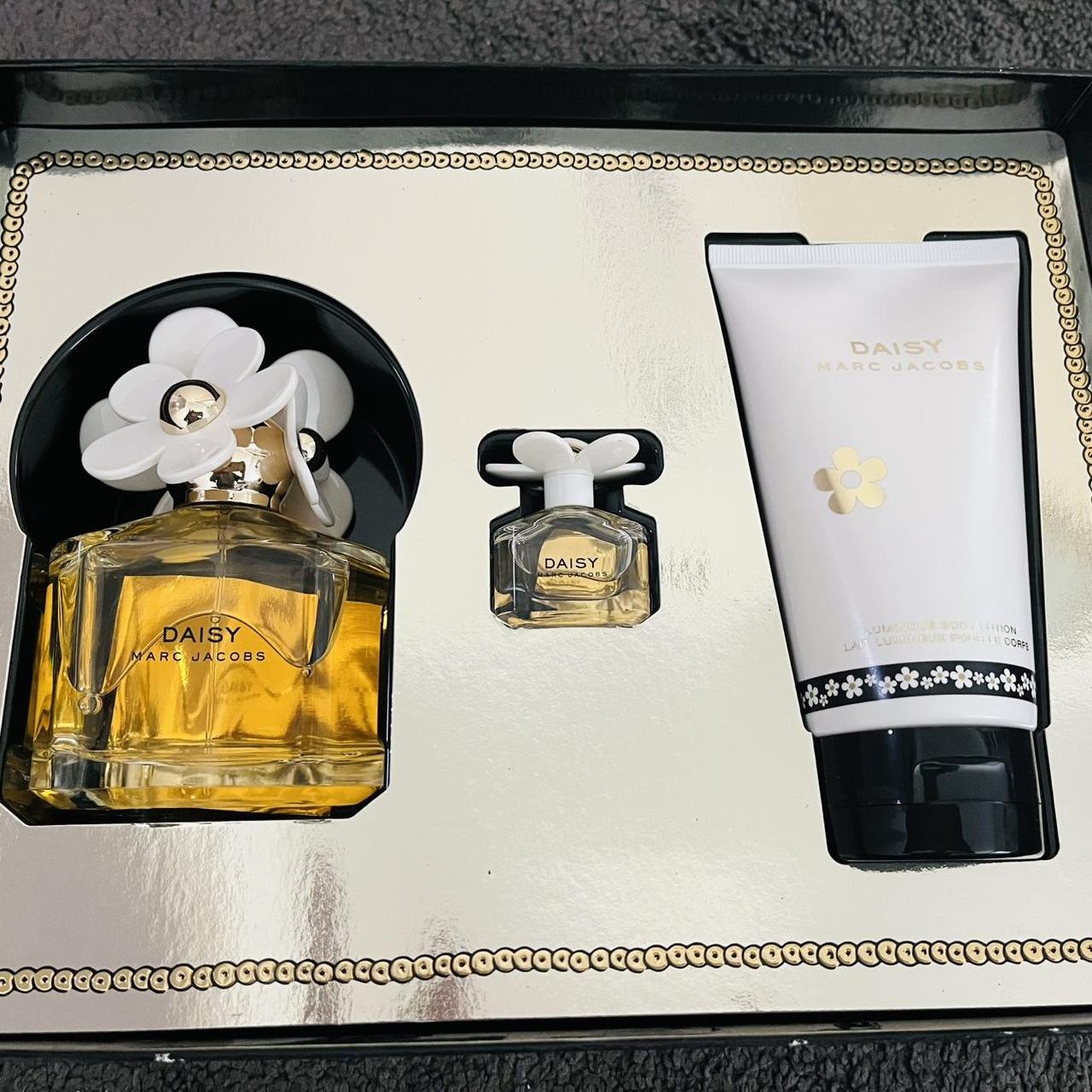 Marc Jacobs Daisy fragrance set - 100ml EDT, 150ml... | Depop