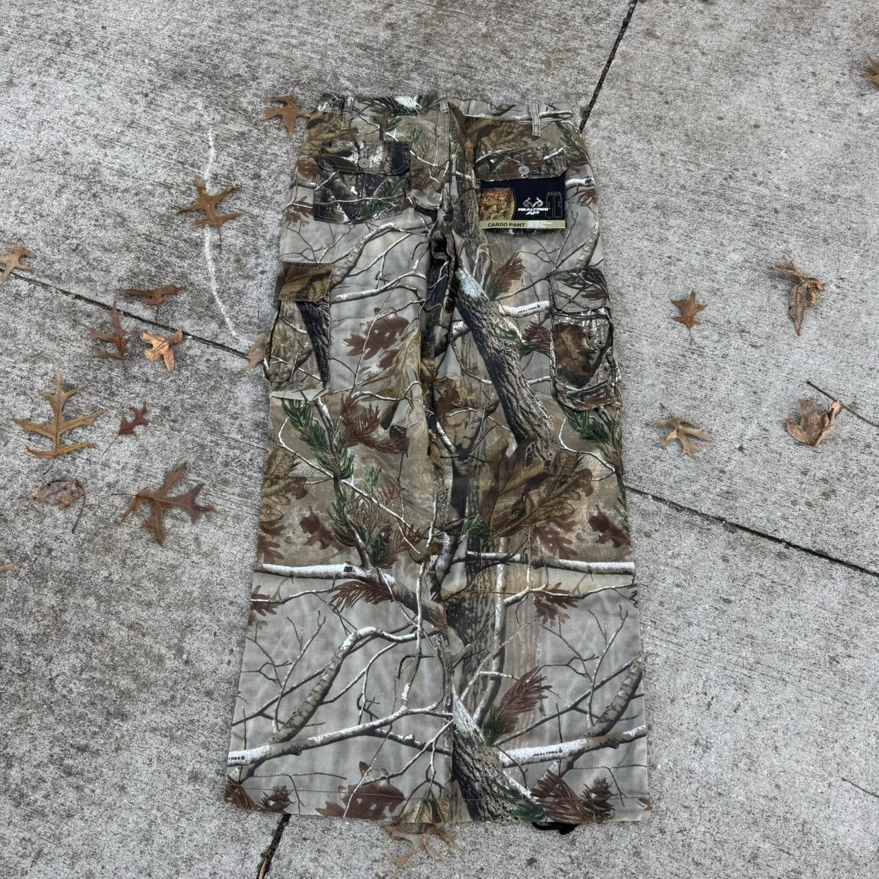 Y2K Realtree Baggy Camo Cargo Pants deadstock,... - Depop
