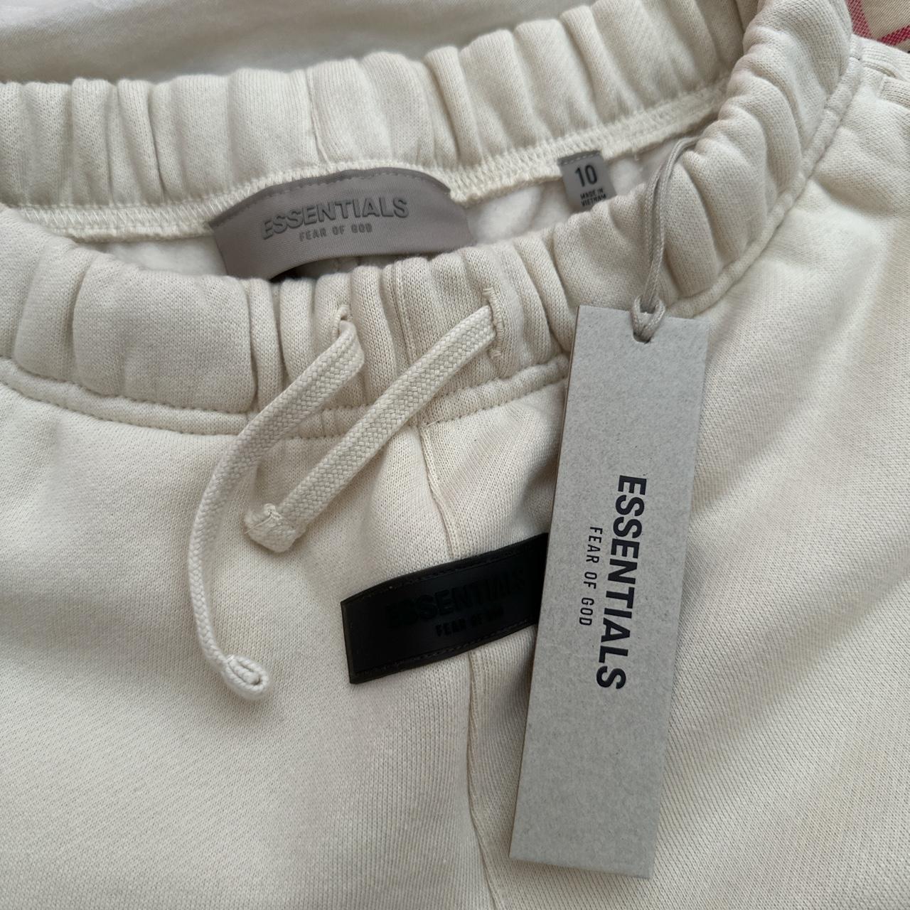 essential 1977 sweatshorts size kids L also can fit... - Depop