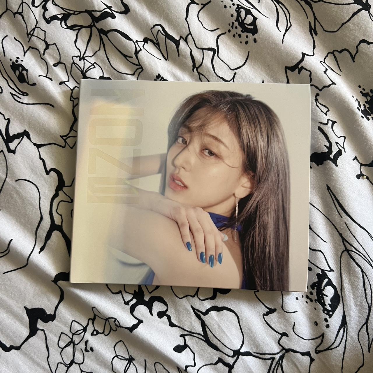 jihyo solo album zone digipack all inclusions... - Depop