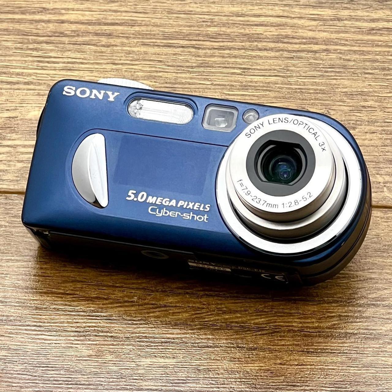 Sony Cybershot Digital Camera A cool retro camera... - Depop