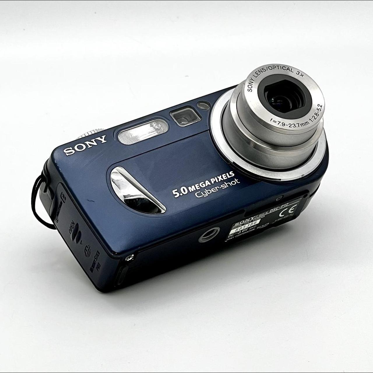 Sony Cybershot Digital Camera A cool retro camera... - Depop