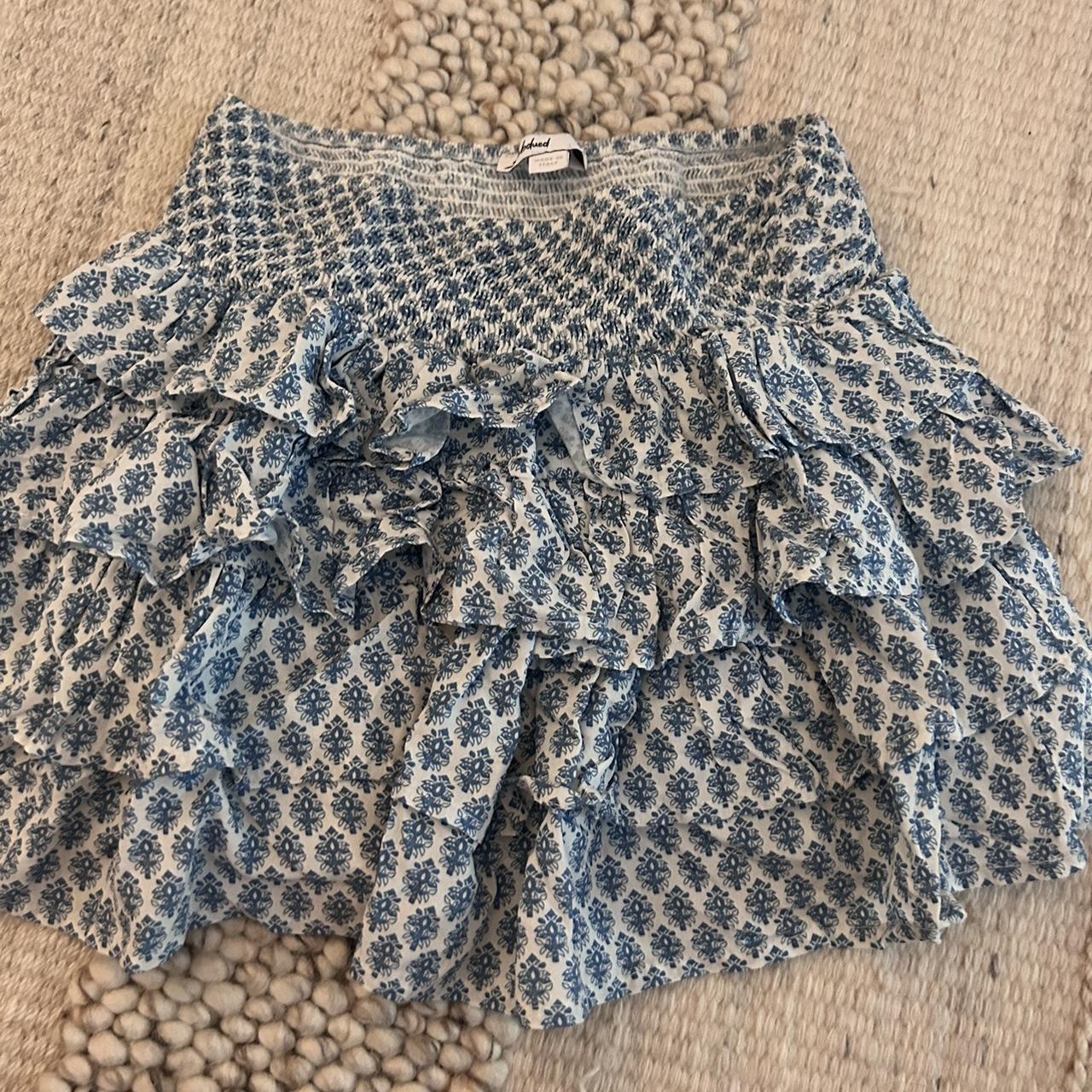 Blue and white ruffle skirt — subdued worn like twice - Depop
