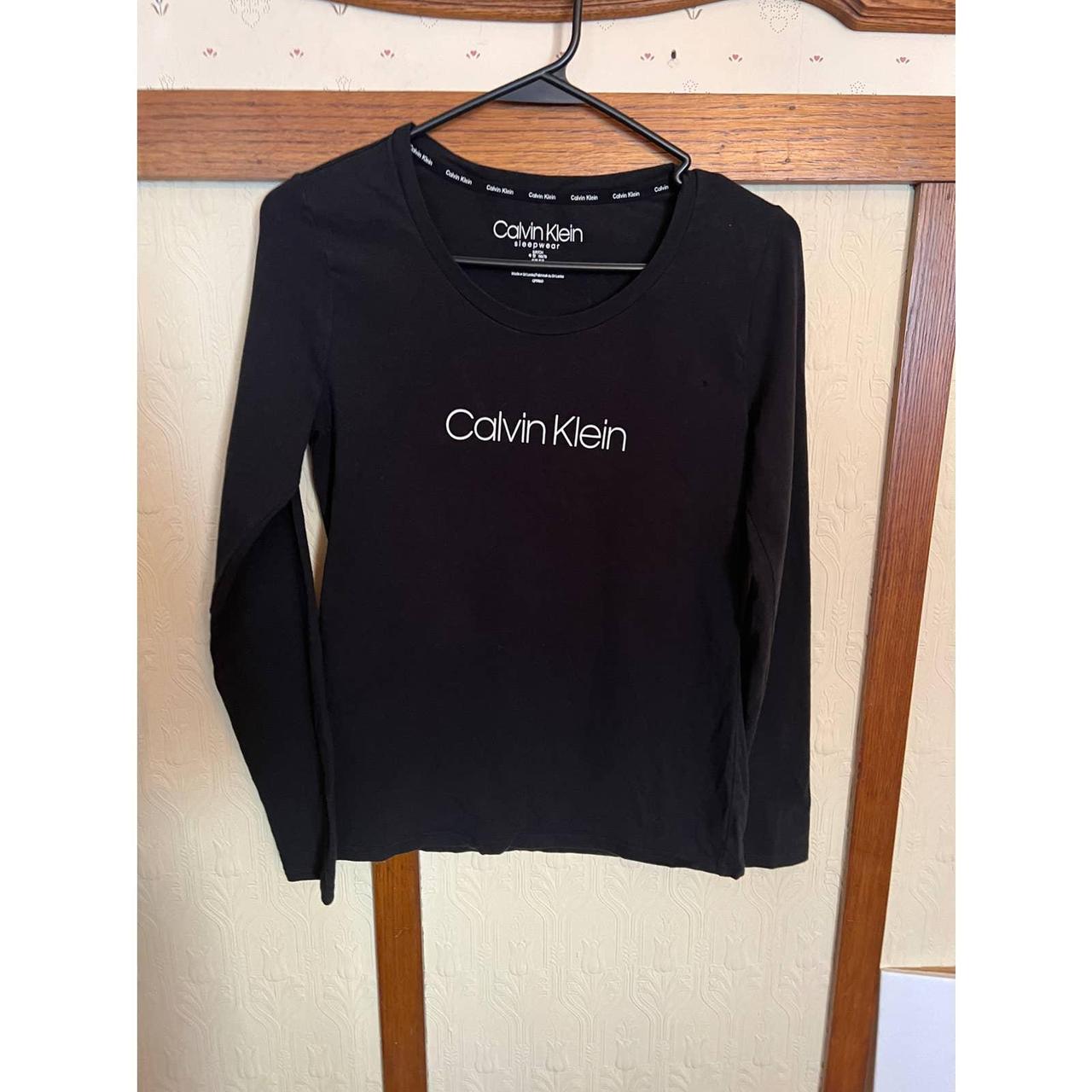 Calvin Klein Women's Black and White Robe | Depop