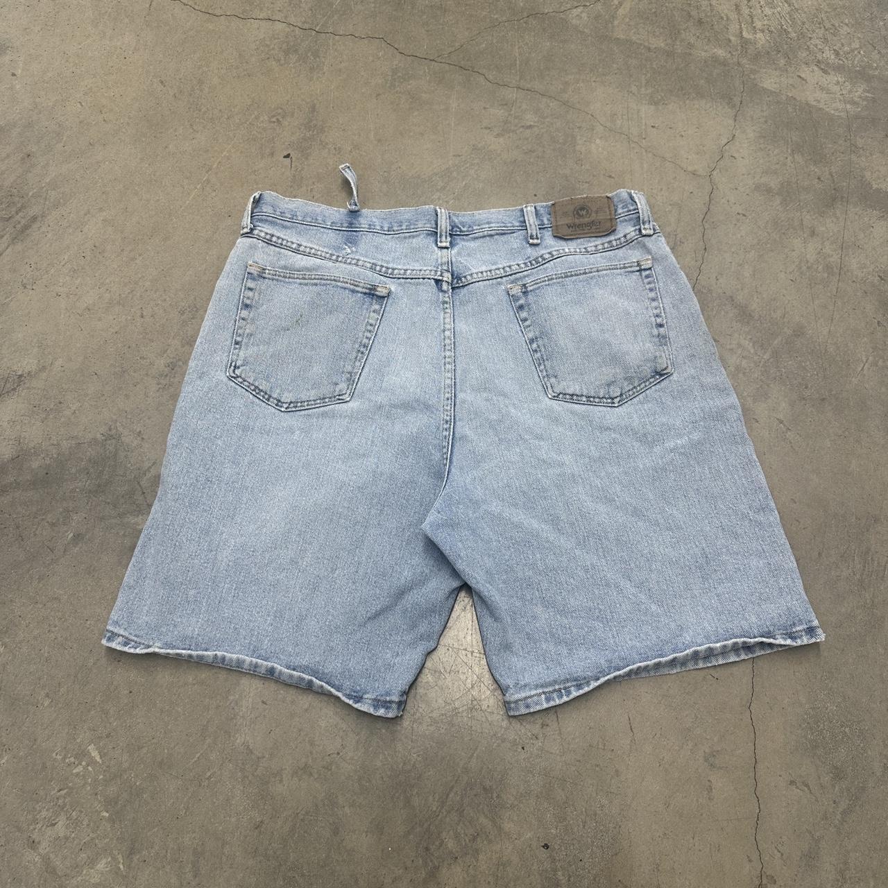 Y2K Baggy Wrangler jorts -Belt loop broke and tiny... | Depop