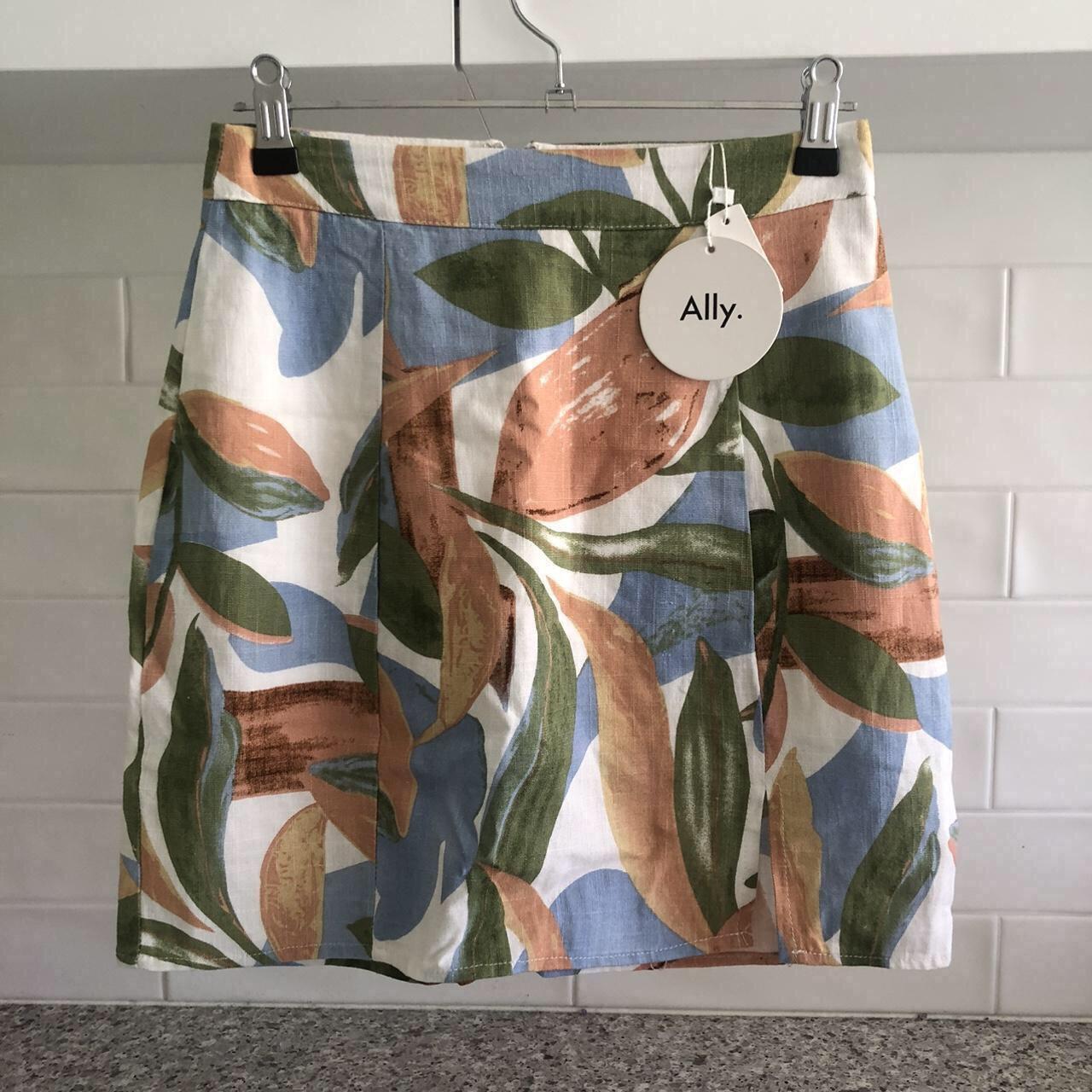 Ally Linen High-Rise Split Mini Skirt, Size 6. Brand... - Depop