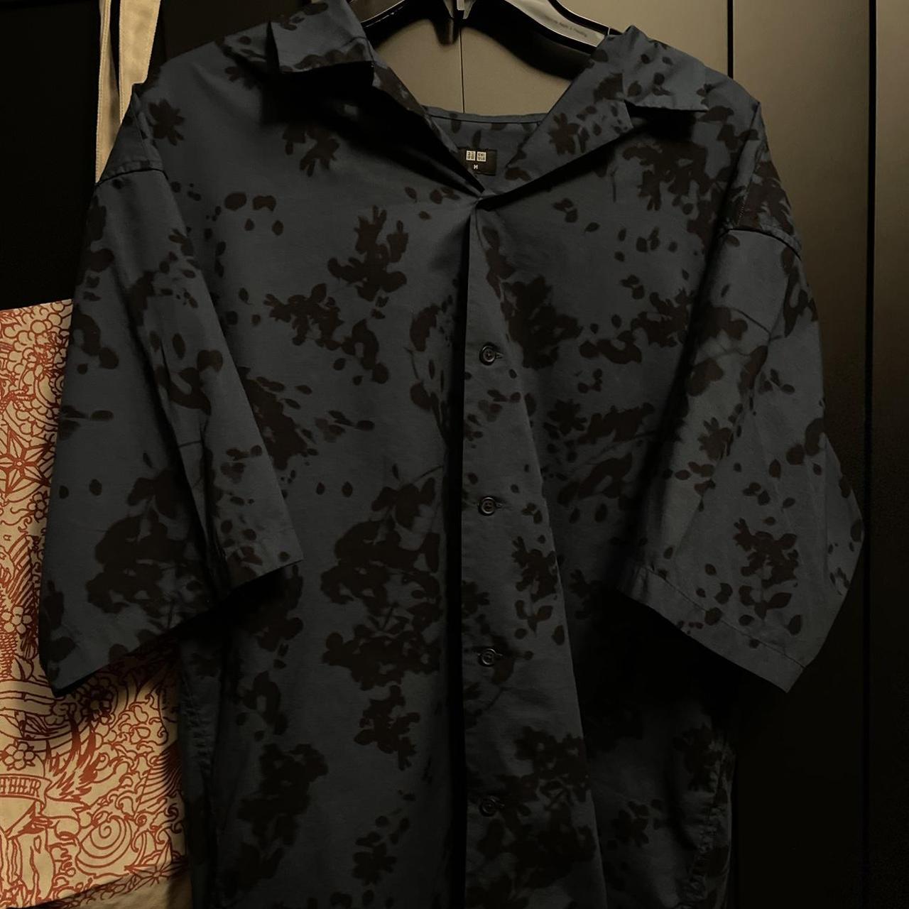 UNIQLO blue/black pattern button up shirt - Medium - Depop