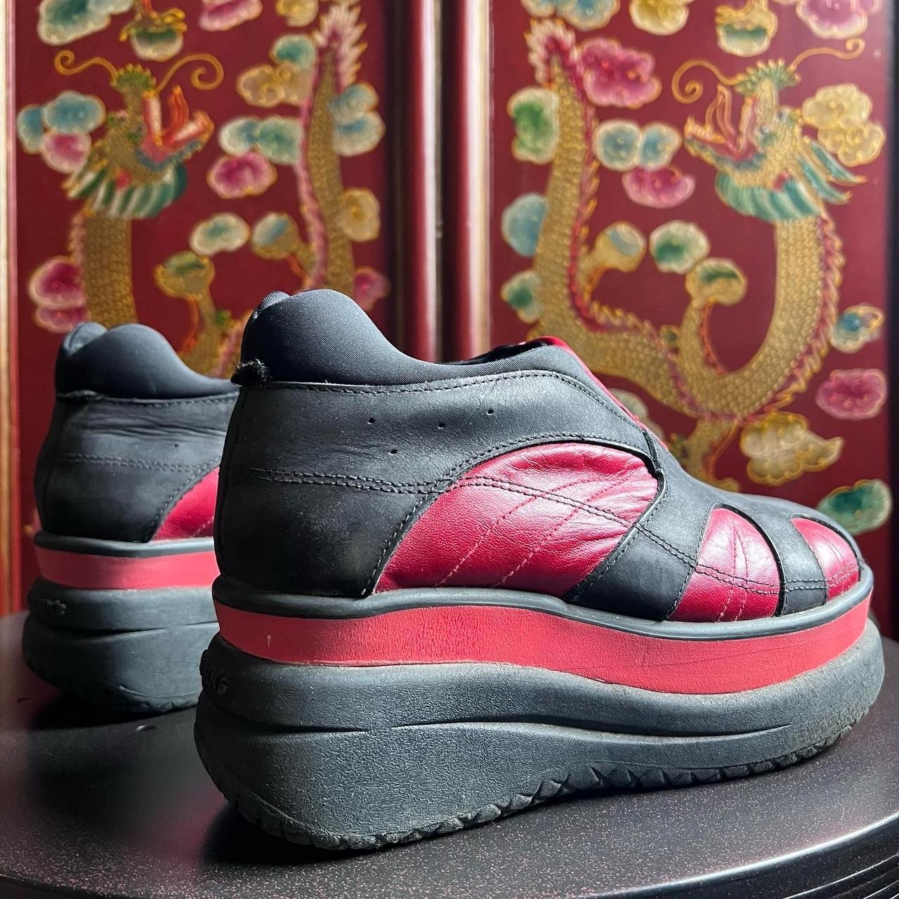 Women's Black and Red Boat-shoes | Depop