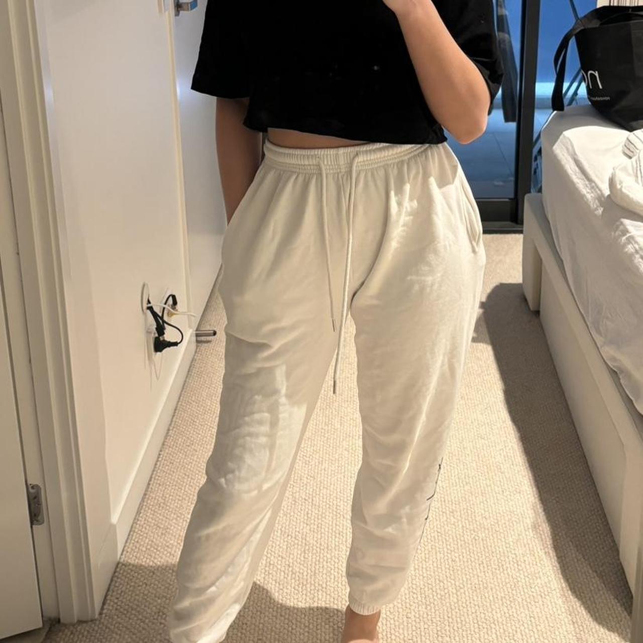 White fox boutique tracksuit pants • size XS • $20 - Depop