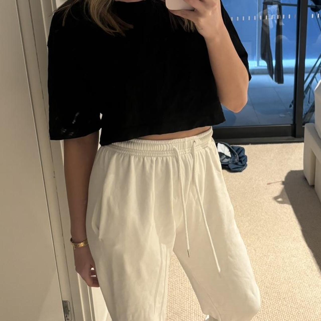 White fox boutique tracksuit pants • size XS • $20 - Depop