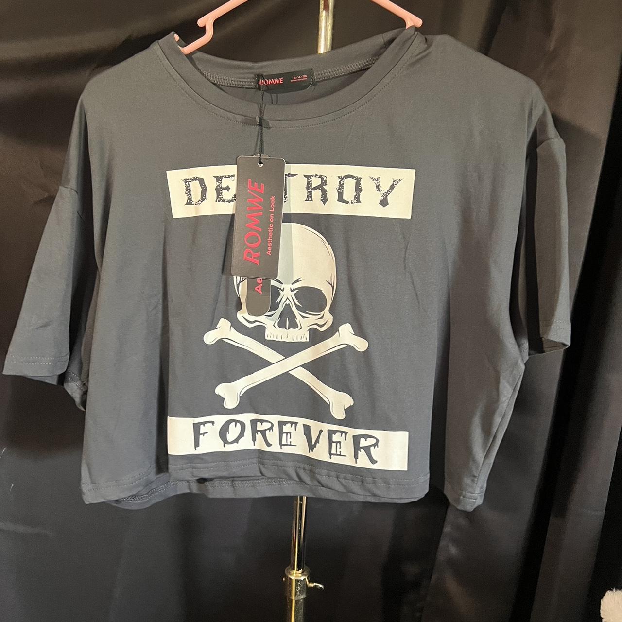 Oversized grey and white skull crop top Size small... - Depop