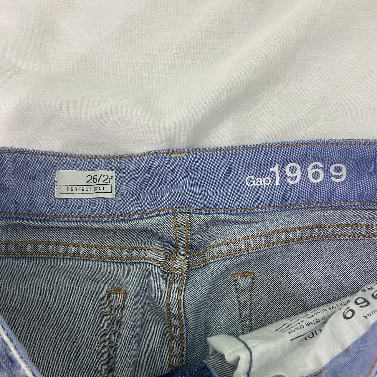 Y2k flattering low rise gap flare jeans ⭐️ modeled... - Depop