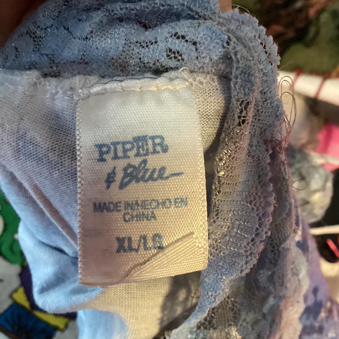 Aesthetic vintage piper&blue cami with lace and design - Depop