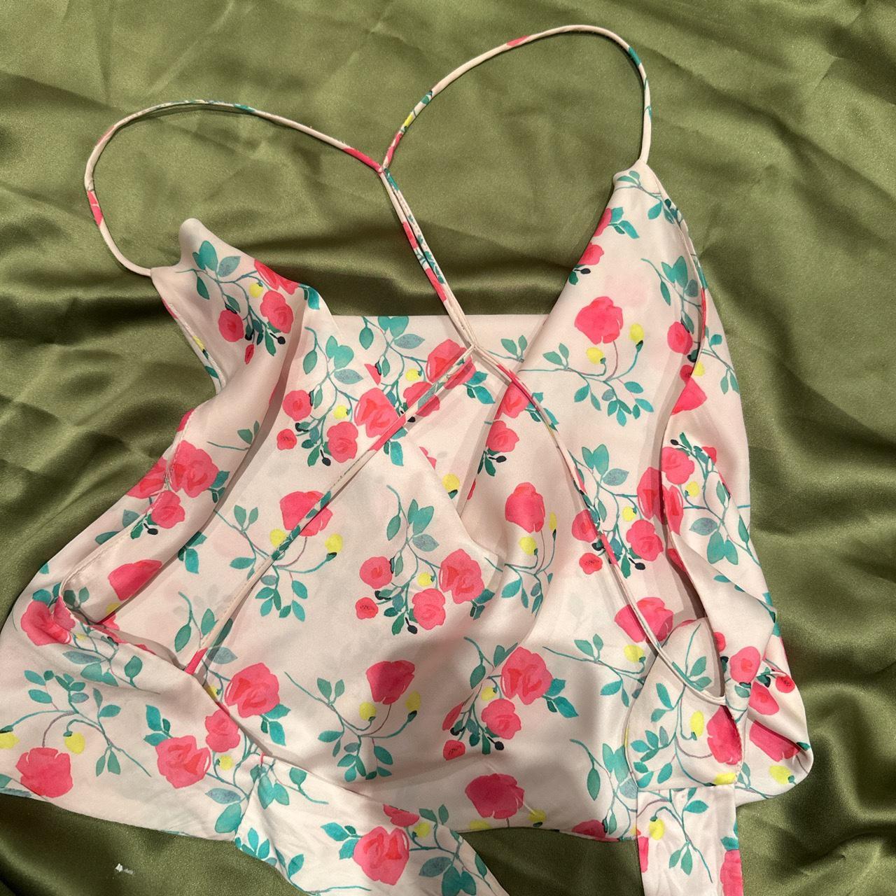 Very pretty open back tie up floral top Cross cross... - Depop