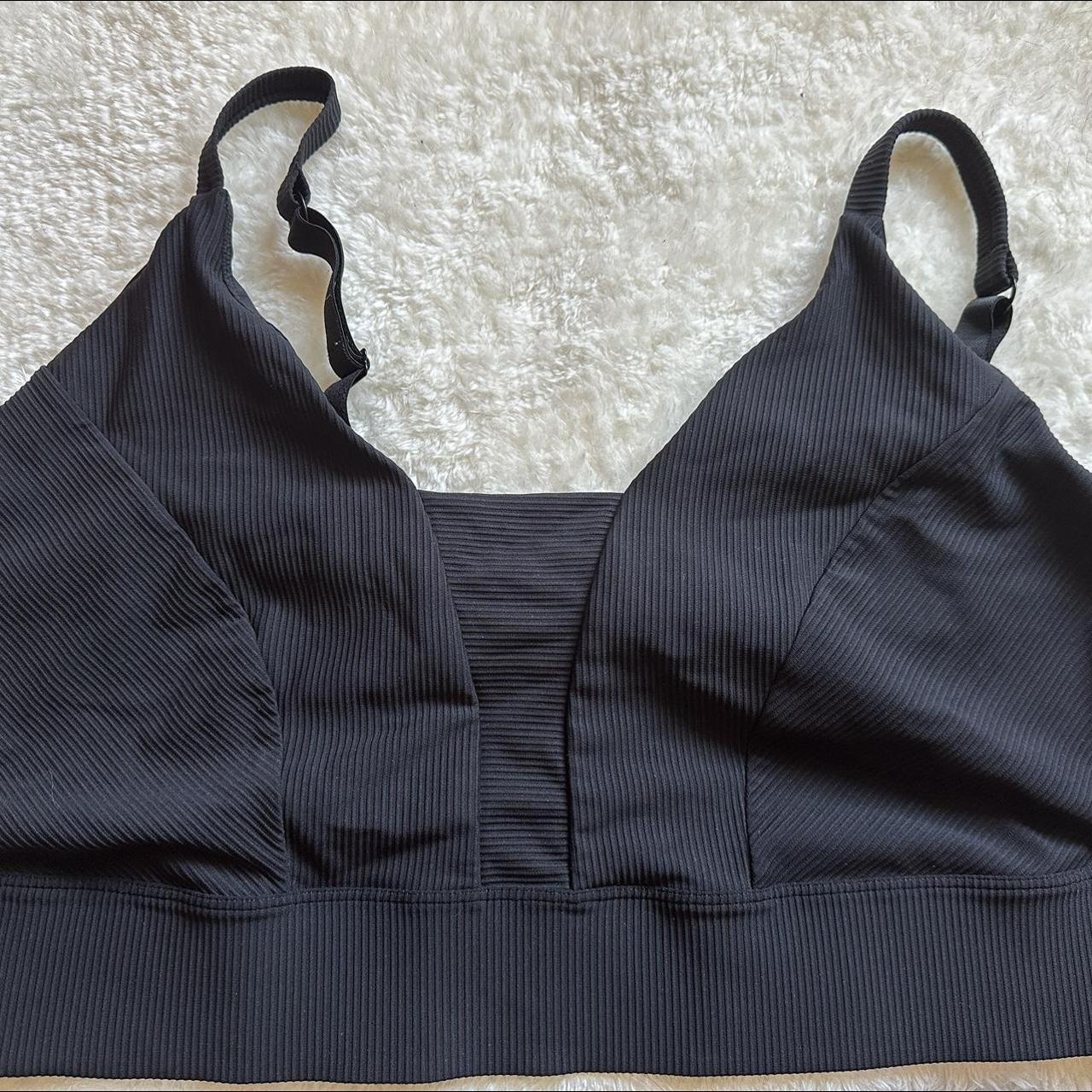 Old navy sports bra 3x no padding - Depop