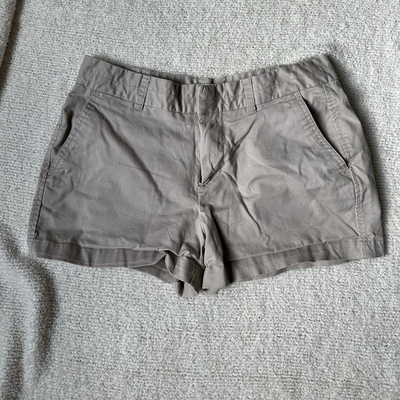 description: gap 3 inch khaki short size: womens... - Depop