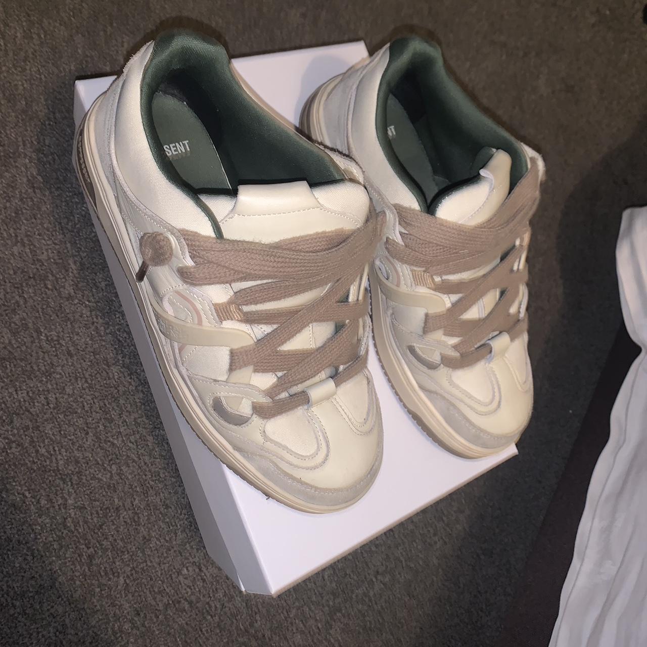 Represent bully sneaker Size 8 Great condition - Depop