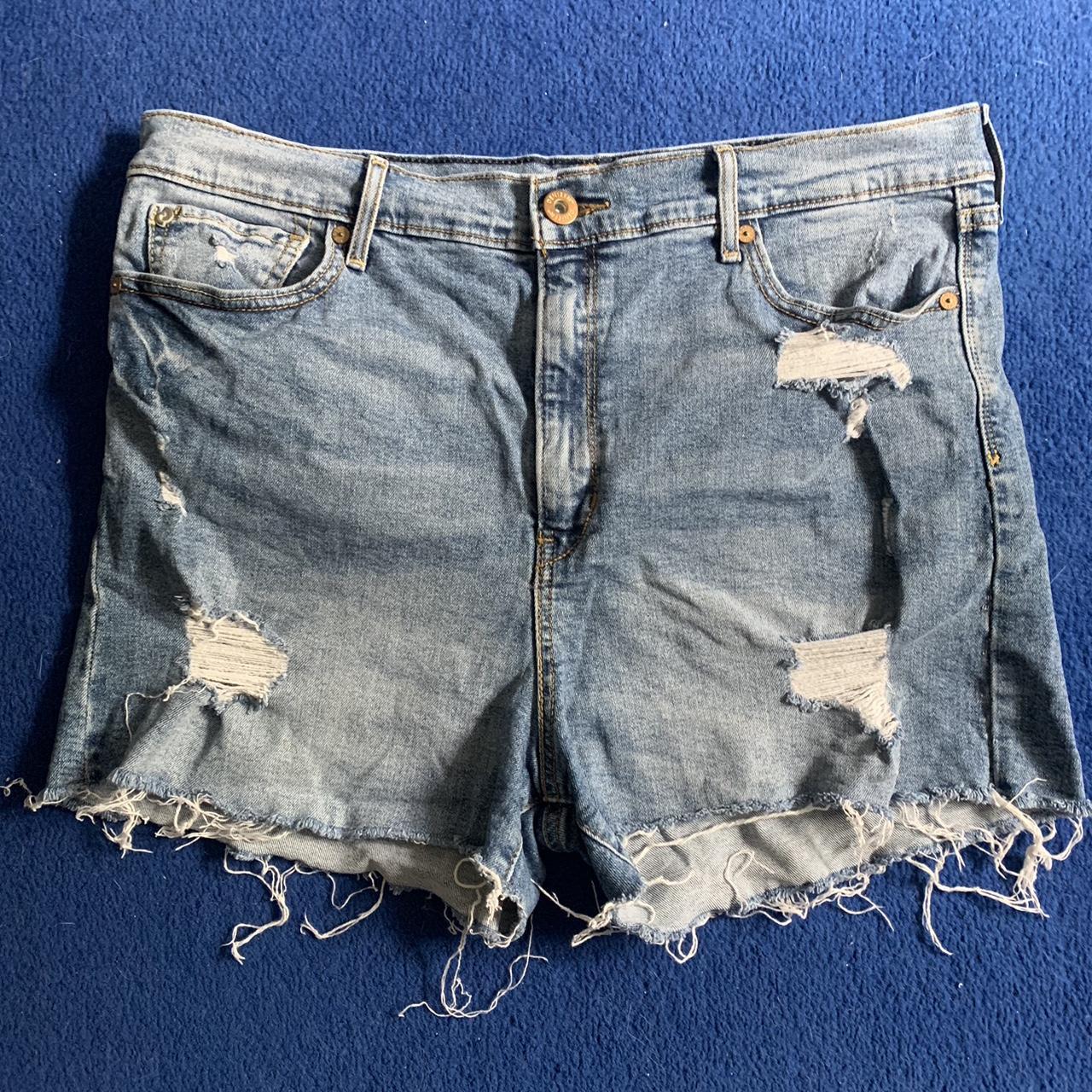 Super high-rise shorts Denizen Levi’s Size 17-w33... - Depop