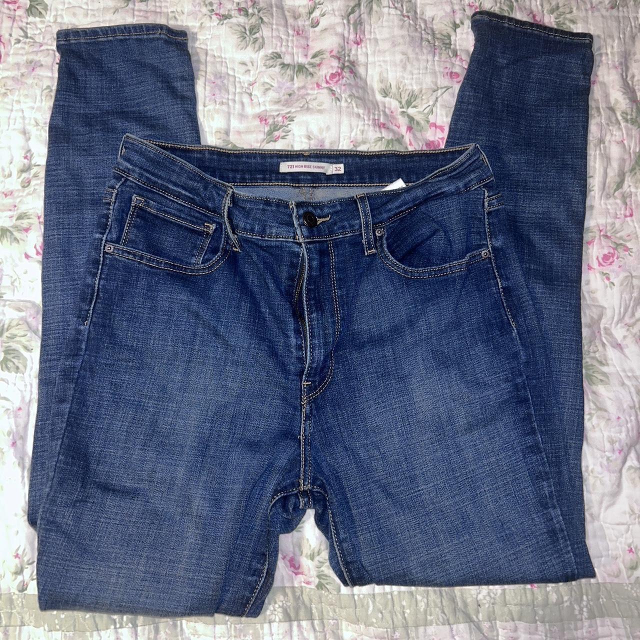 levi’s 721 high rise skinny jeans would go perfect... - Depop