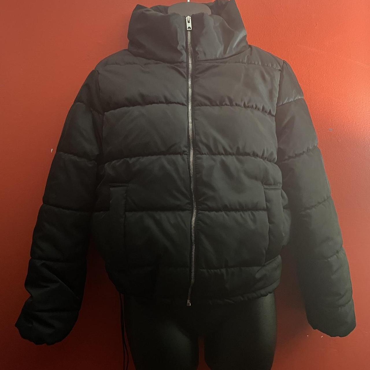 forever 21 puffer bomber jacket size S worn a... - Depop