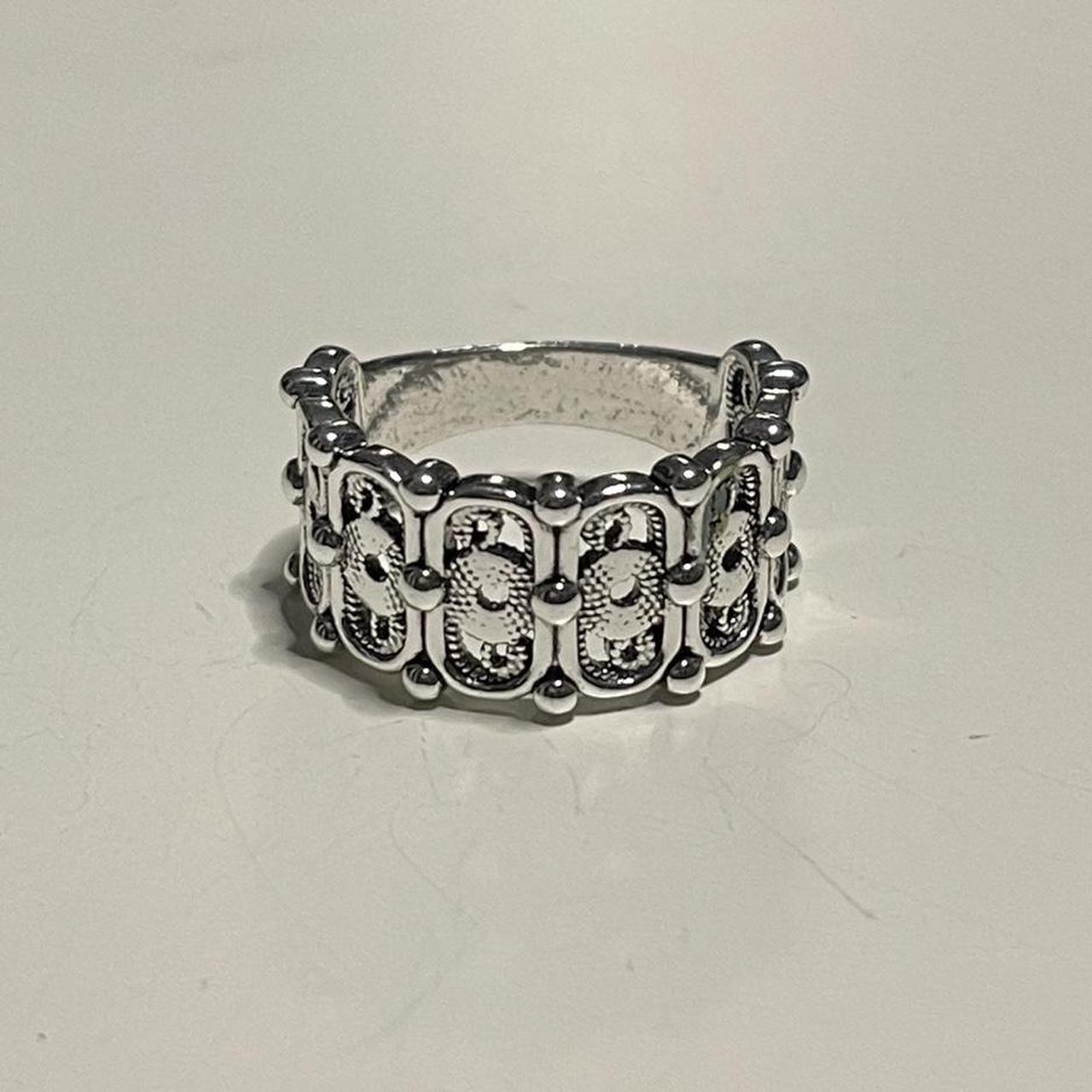 intricate design chunky ring size 8 - Depop